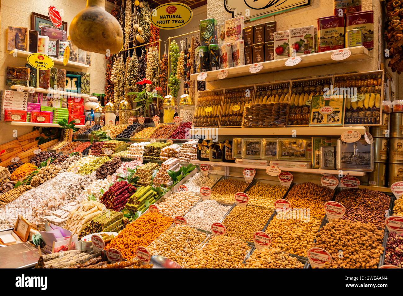 Inside the Grand Bazaar in Istanbul Stock Photo - Alamy