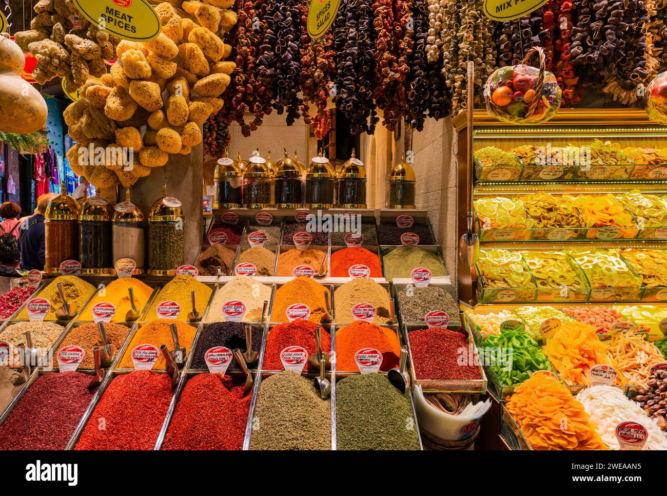 Inside the Grand Bazaar in Istanbul Stock Photo - Alamy
