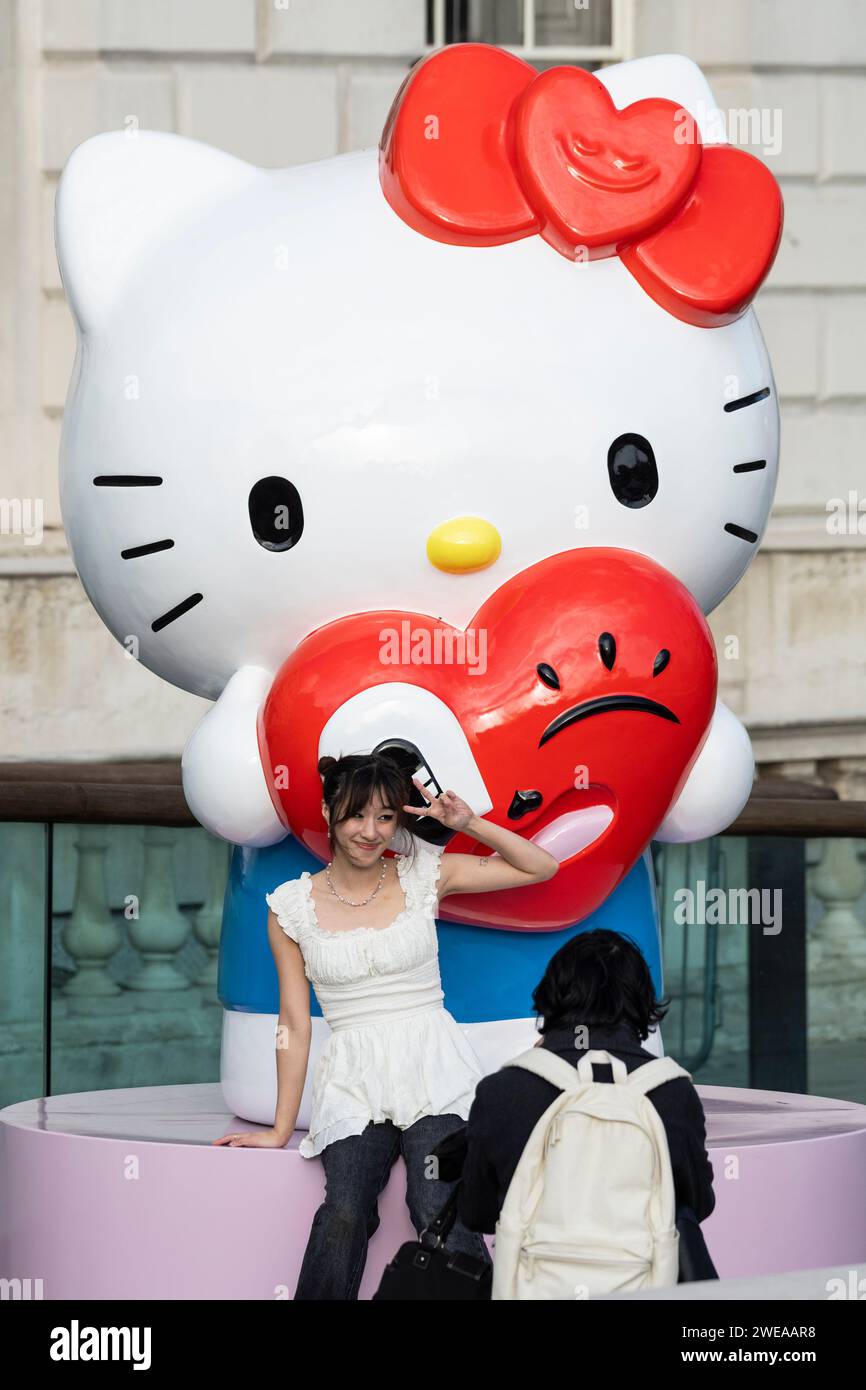 Hello kitty sculpture hi-res stock photography and images - Alamy