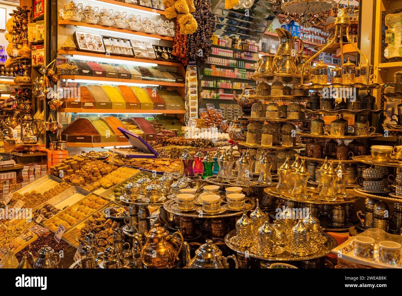 Inside the Grand Bazaar in Istanbul Stock Photo - Alamy