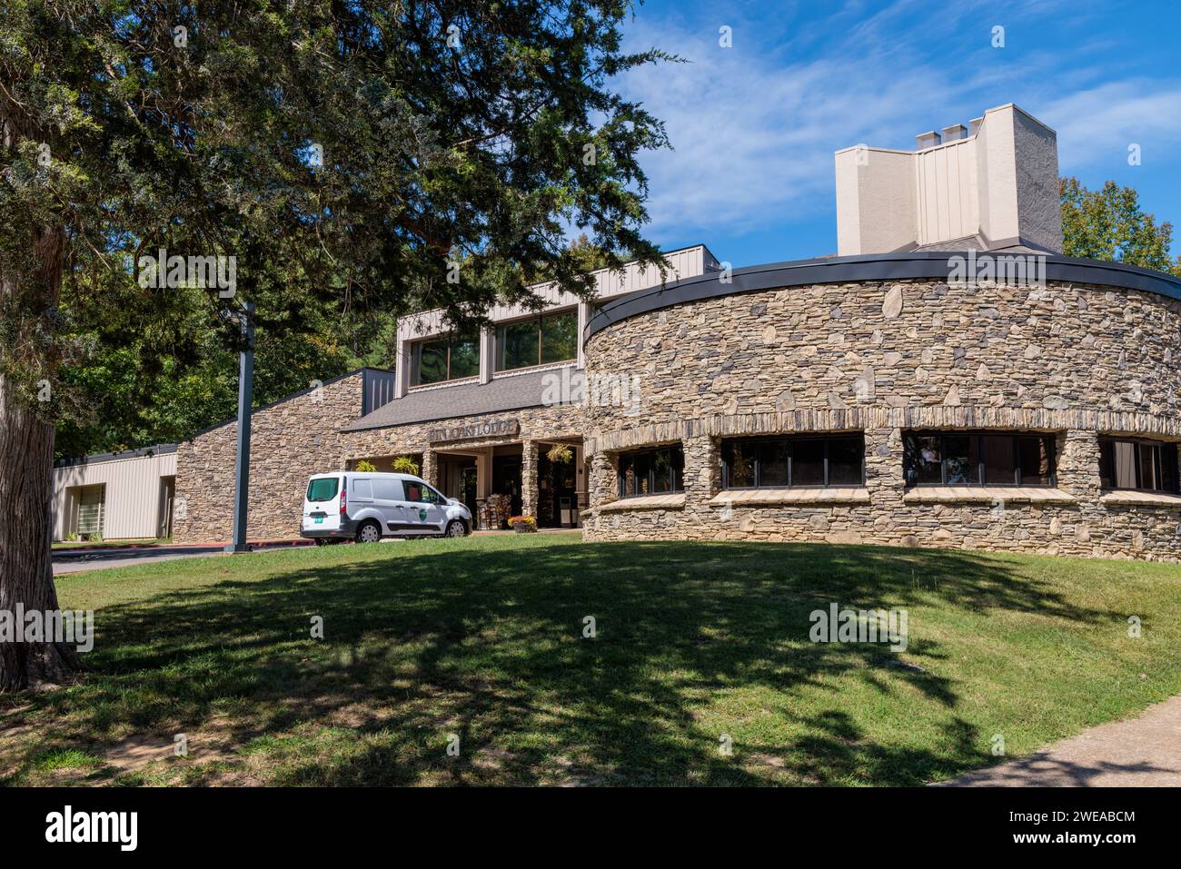 The Lodge at Natchez Trace in the Pin Oak area of Natchez Trace State ...