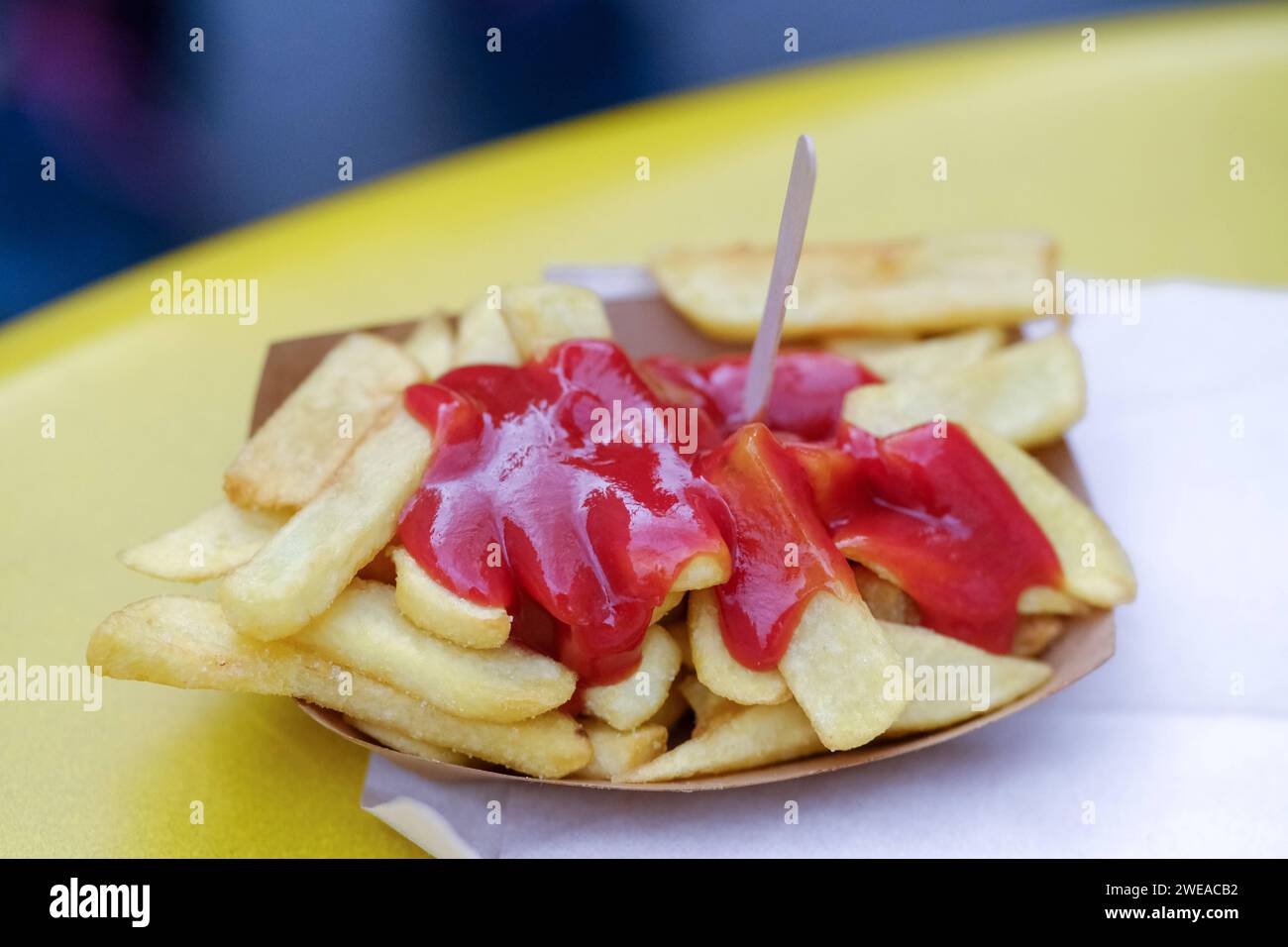 Düsseldorf 24.01.2024 Pommes Frites Imbiss Imbissbude ungesunde ...