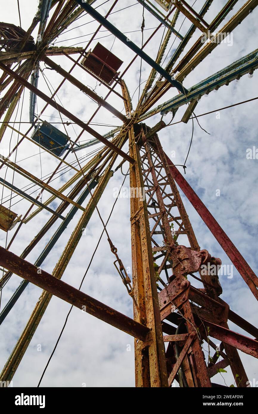 Rusted amusement park hi-res stock photography and images - Alamy