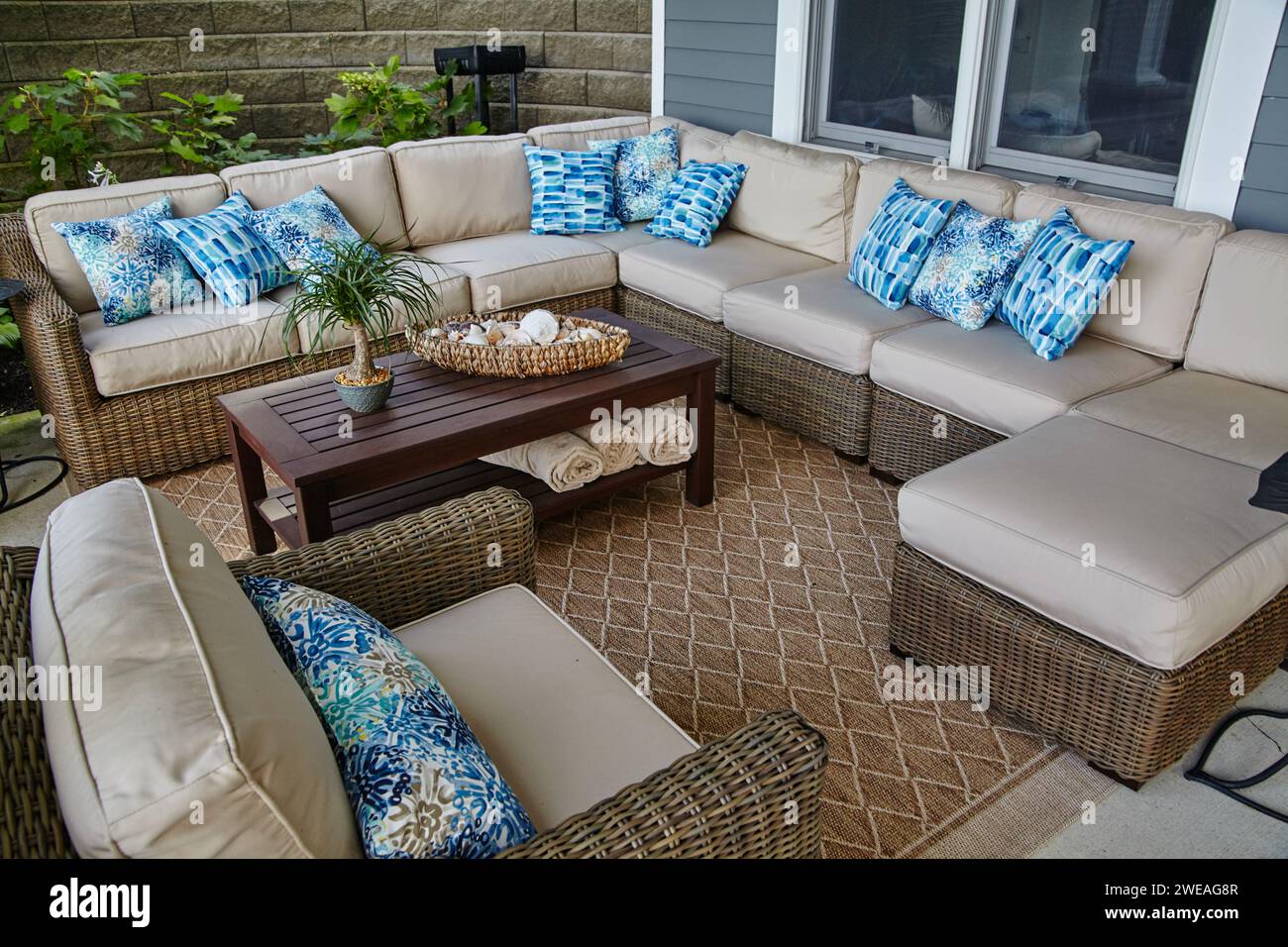 Coastal-Inspired Patio Decor with Wicker Furniture and Blue Accents ...