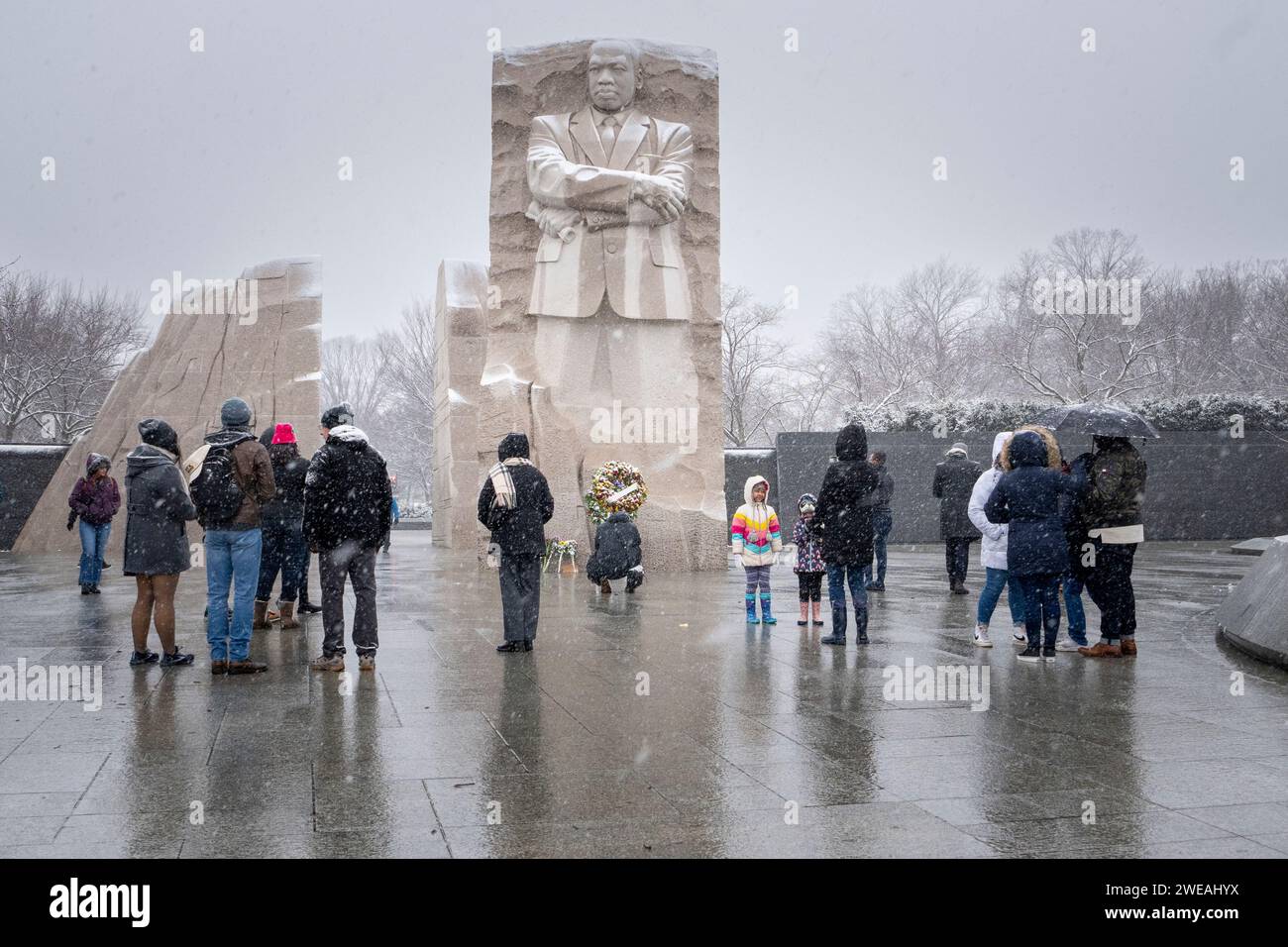 Snow dusts the monument to Martin Luther King Jr. on the National Mall ...