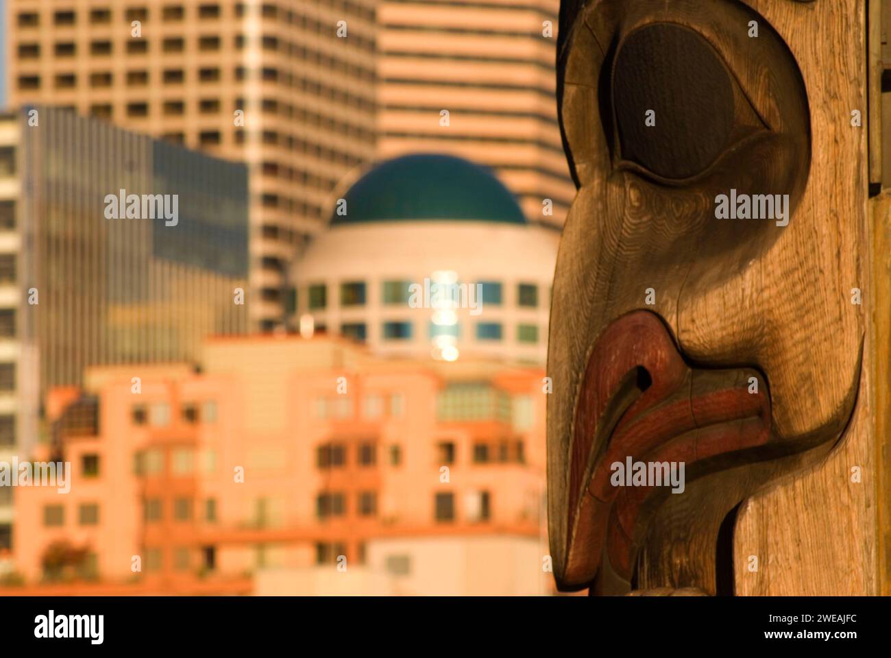 Totem pole with downtown, Victor Steinbrueck Park, Seattle, Washington ...