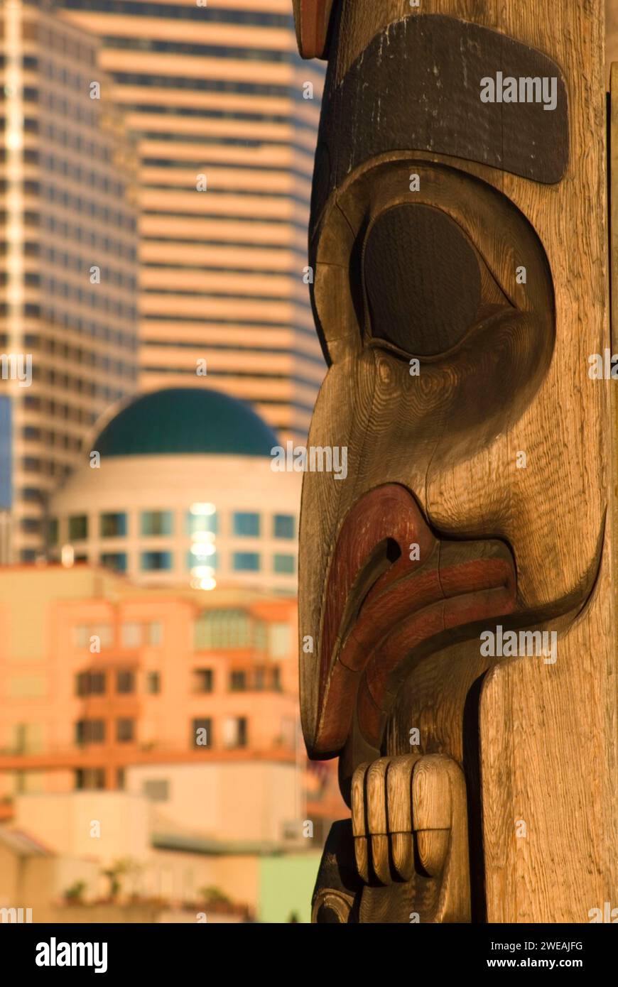 Totem pole with downtown, Victor Steinbrueck Park, Seattle, Washington ...