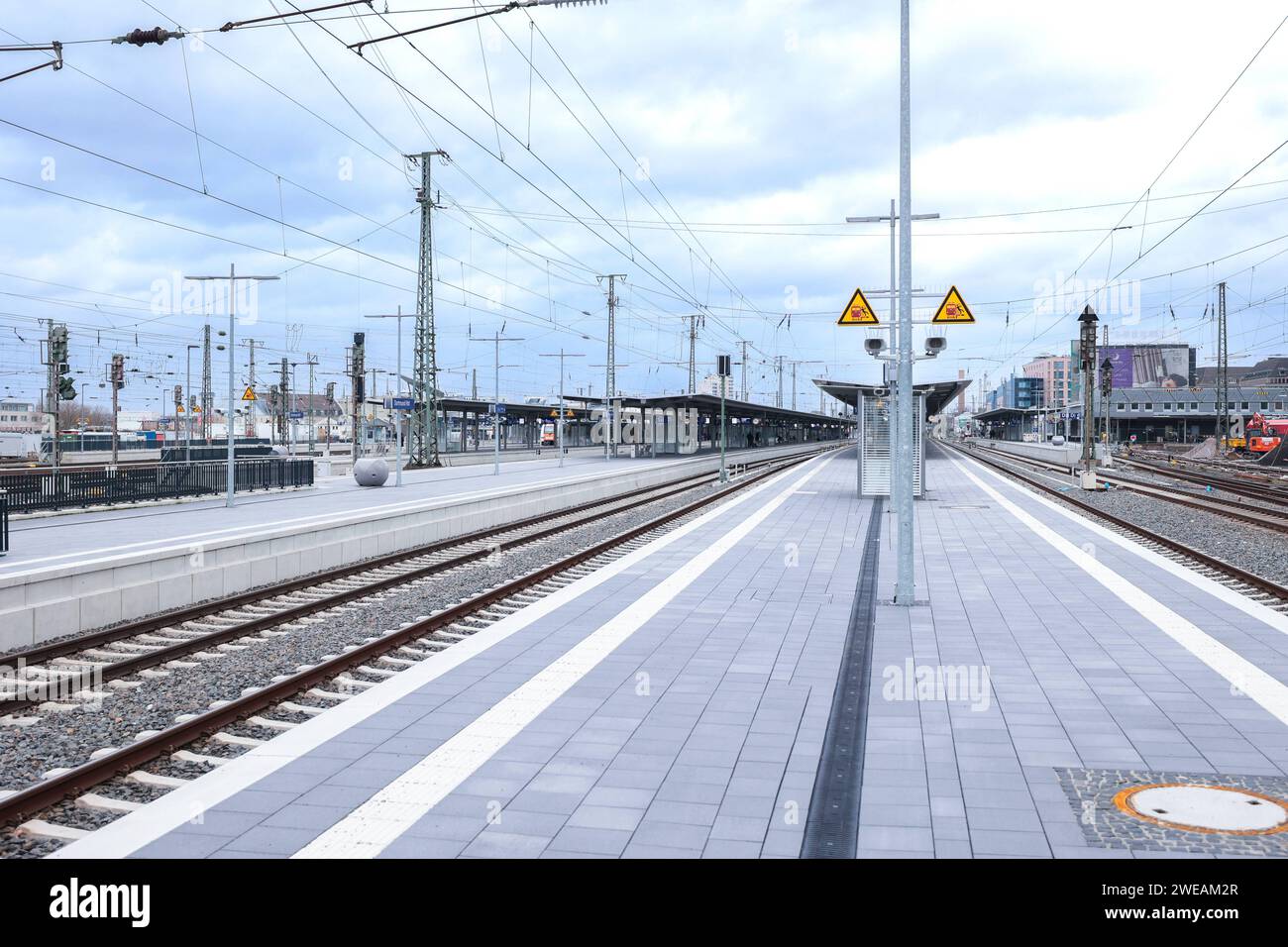 Dex platforms hi-res stock photography and images - Alamy