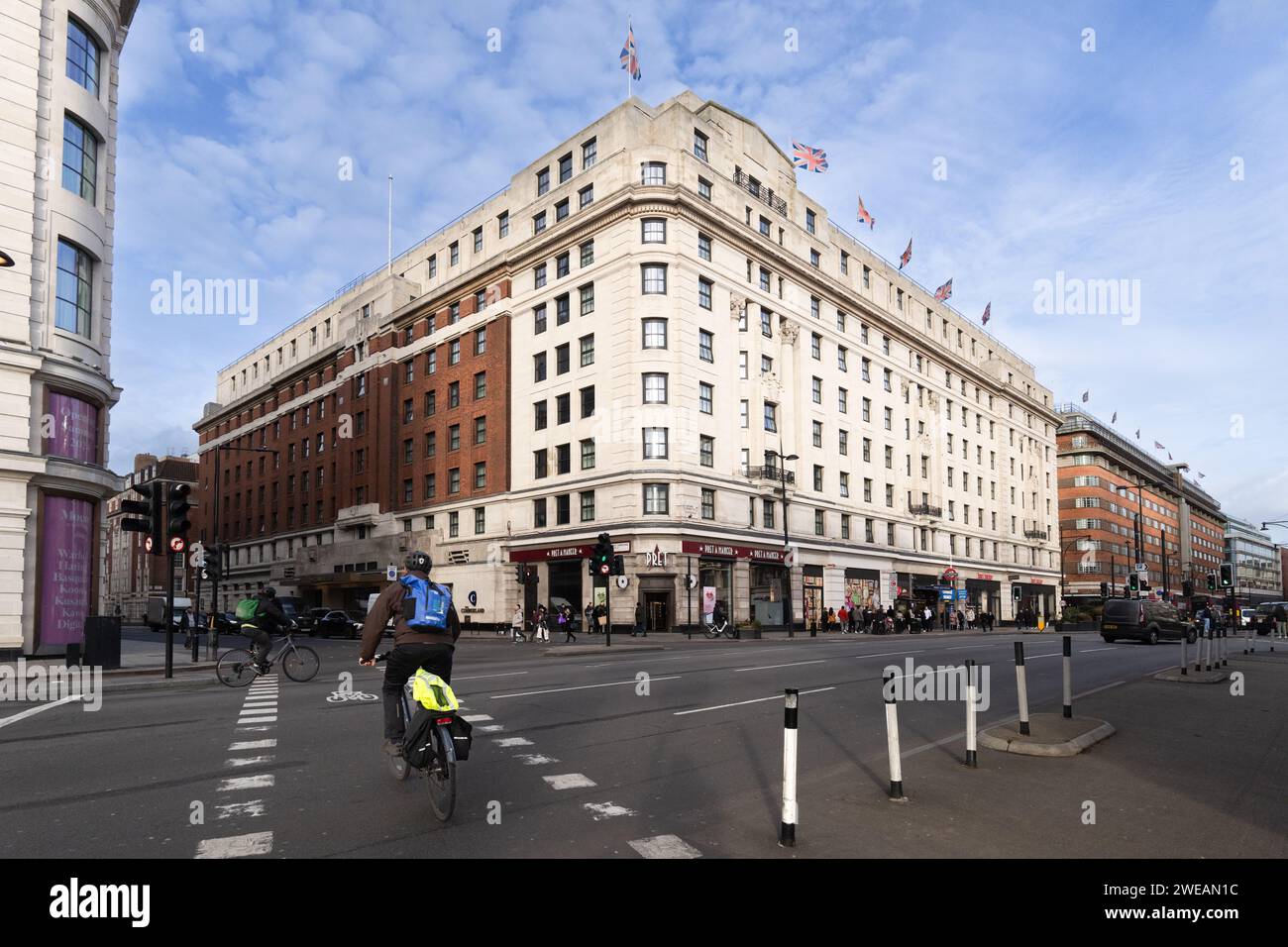 Hotel Near Marble Arch The Cumberland, London Stock Photo - Alamy