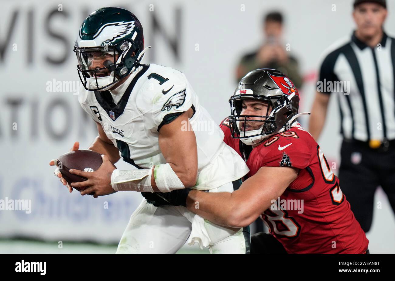 Tampa Bay Buccaneers linebacker Anthony Nelson (98) sacks Philadelphia ...