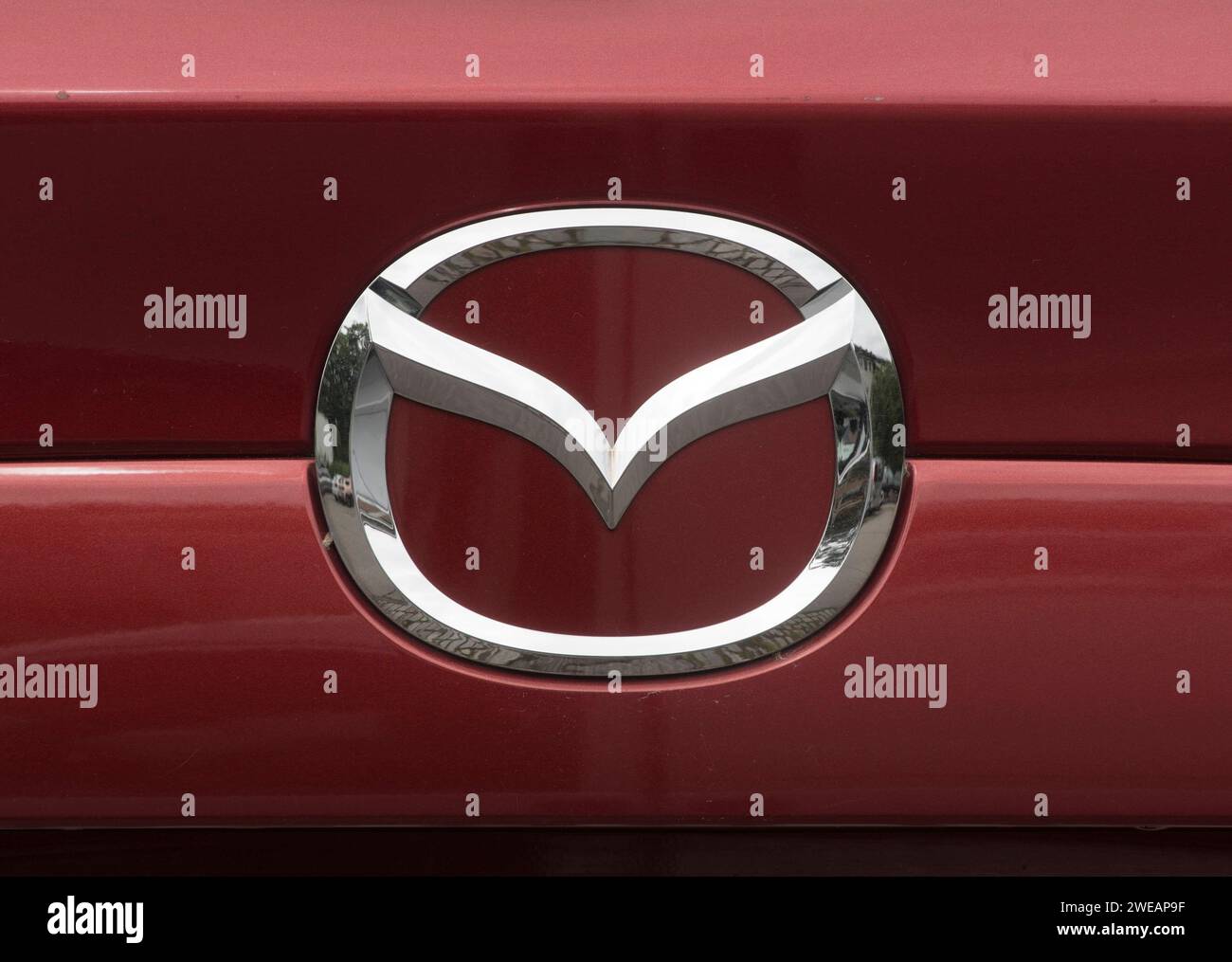 Mazda autoverkehr hi-res stock photography and images - Alamy