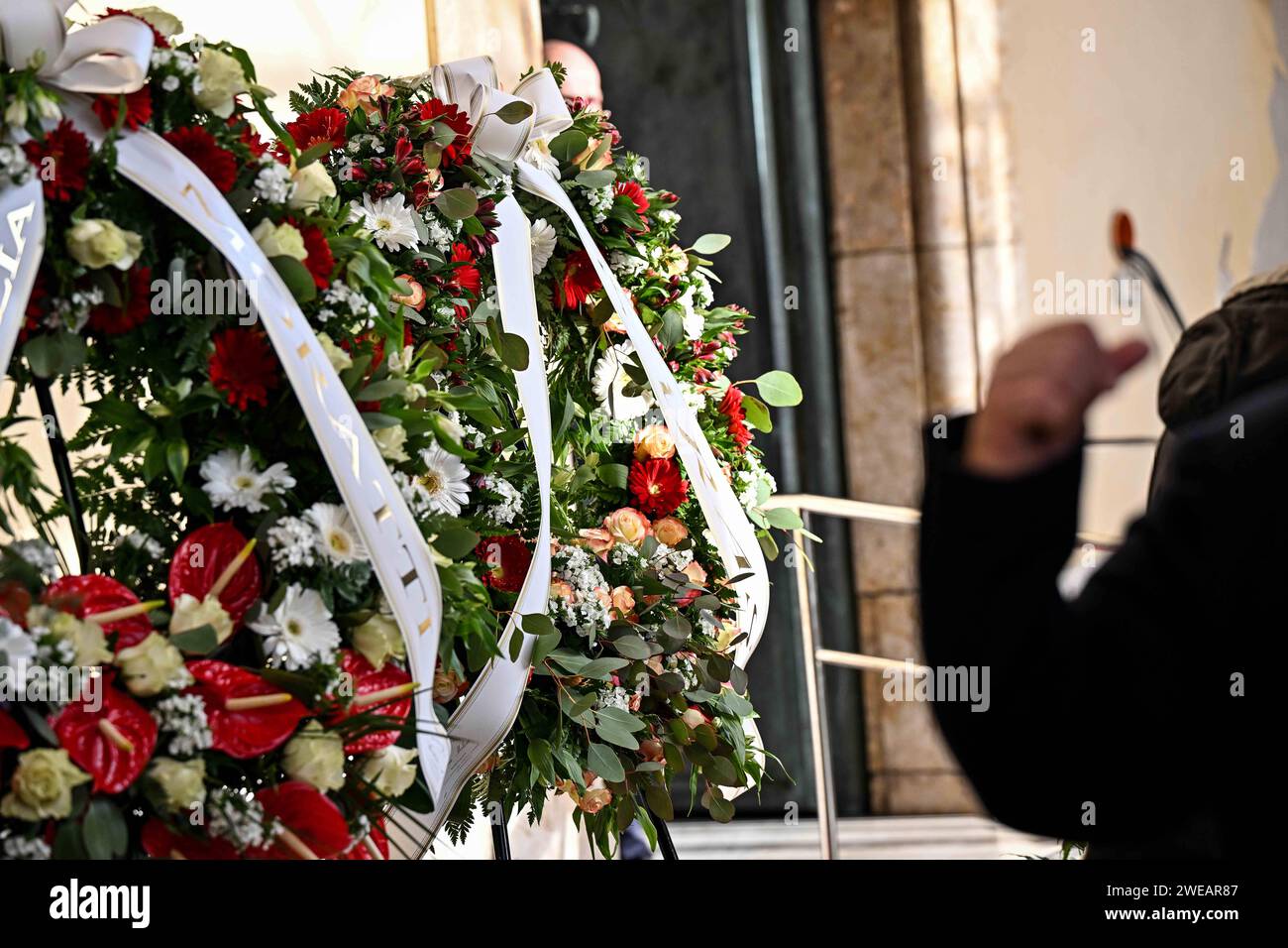 Beerdigung krone hi-res stock photography and images - Alamy