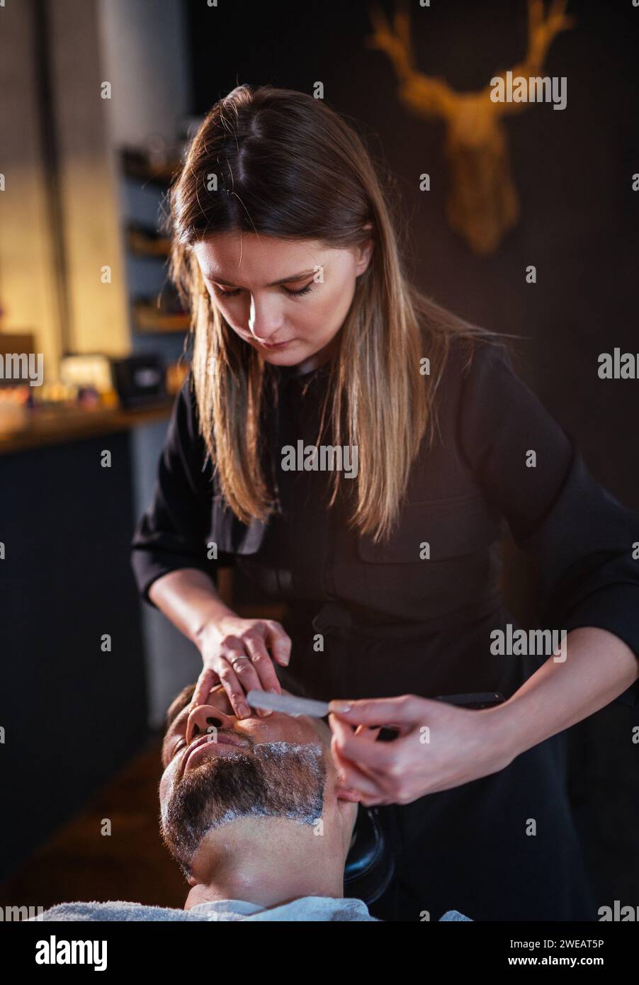 Shaving beard barber cutting mens hi-res stock photography and images ...