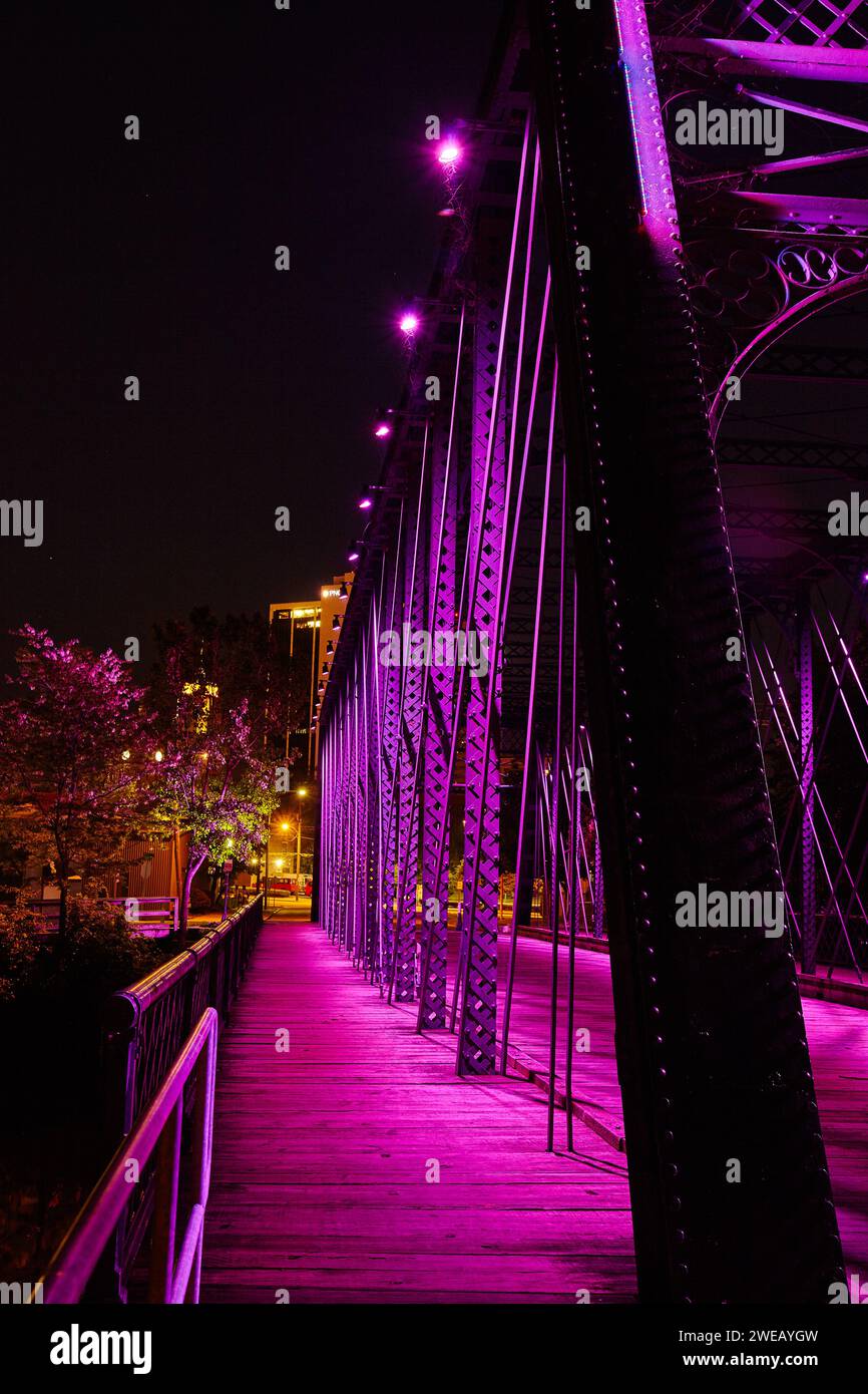 Futuristic Purple-Lit Heritage Bridge at Night, Urban Backdrop Stock ...