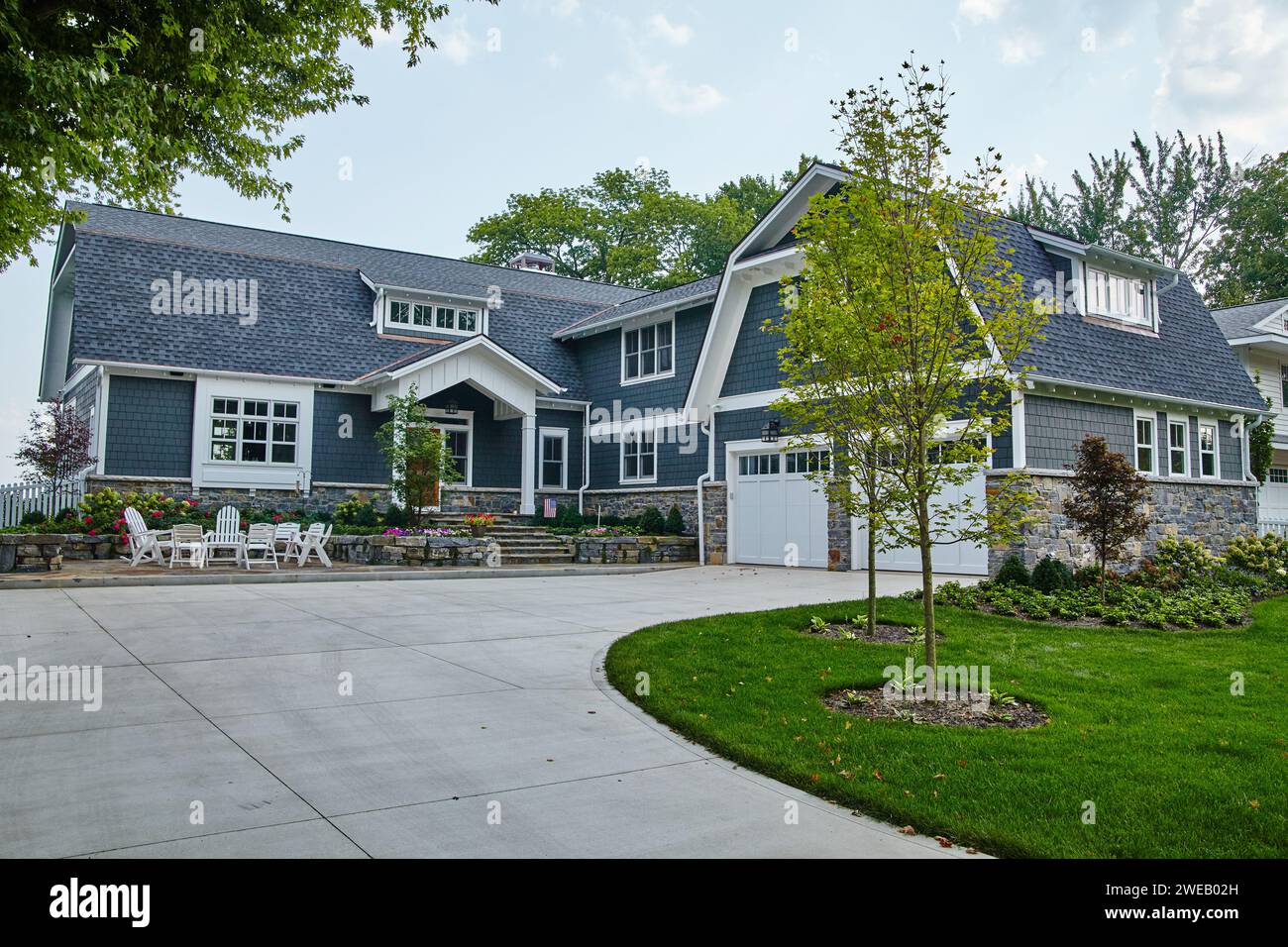 Classic driveway hi-res stock photography and images - Alamy