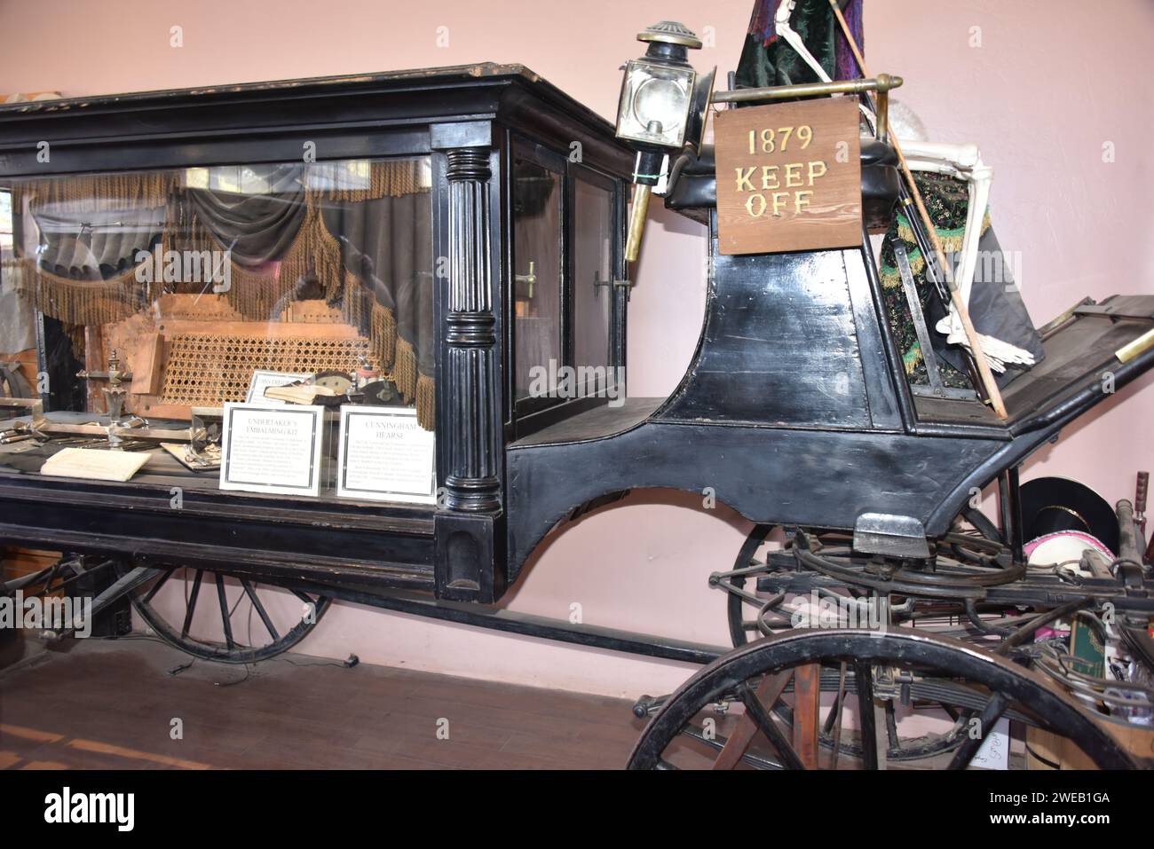 Embalming kit hi-res stock photography and images - Alamy