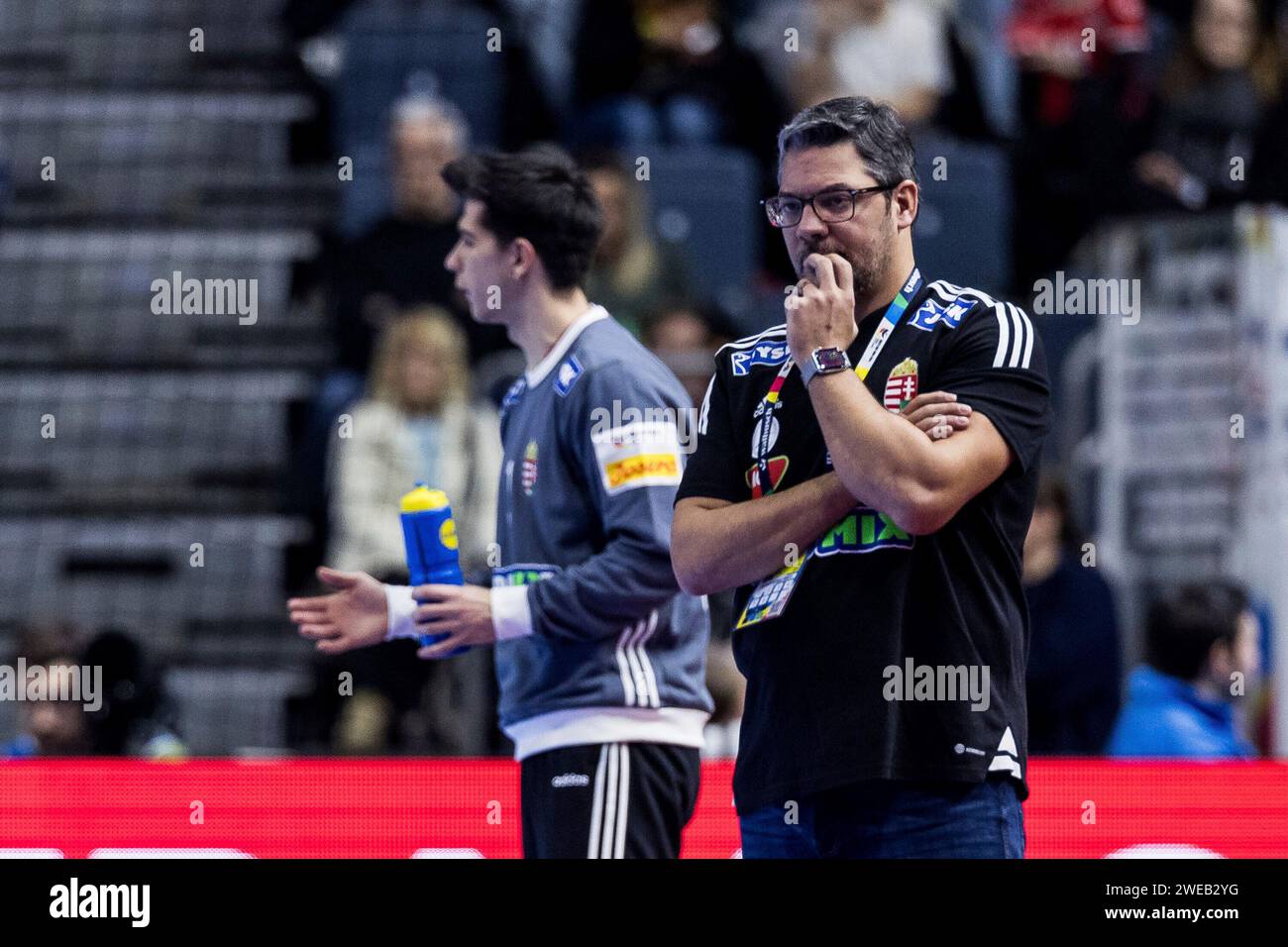 Miguel Angel Velasco Encinas (Trainer Ungarn) nachdenklich MEN?S EHF ...