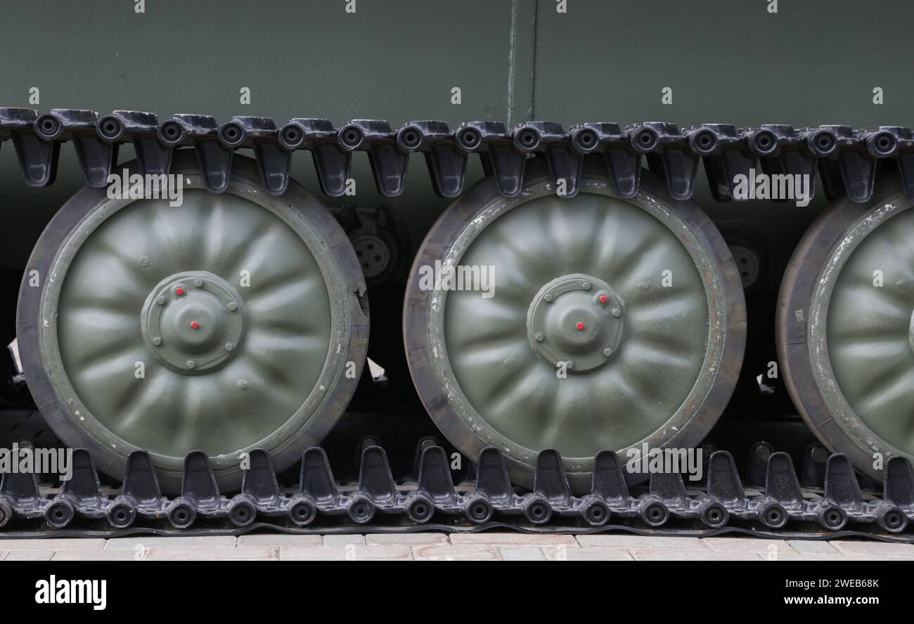 Tank caterpillar track. Fragment of a tracked track Stock Photo - Alamy