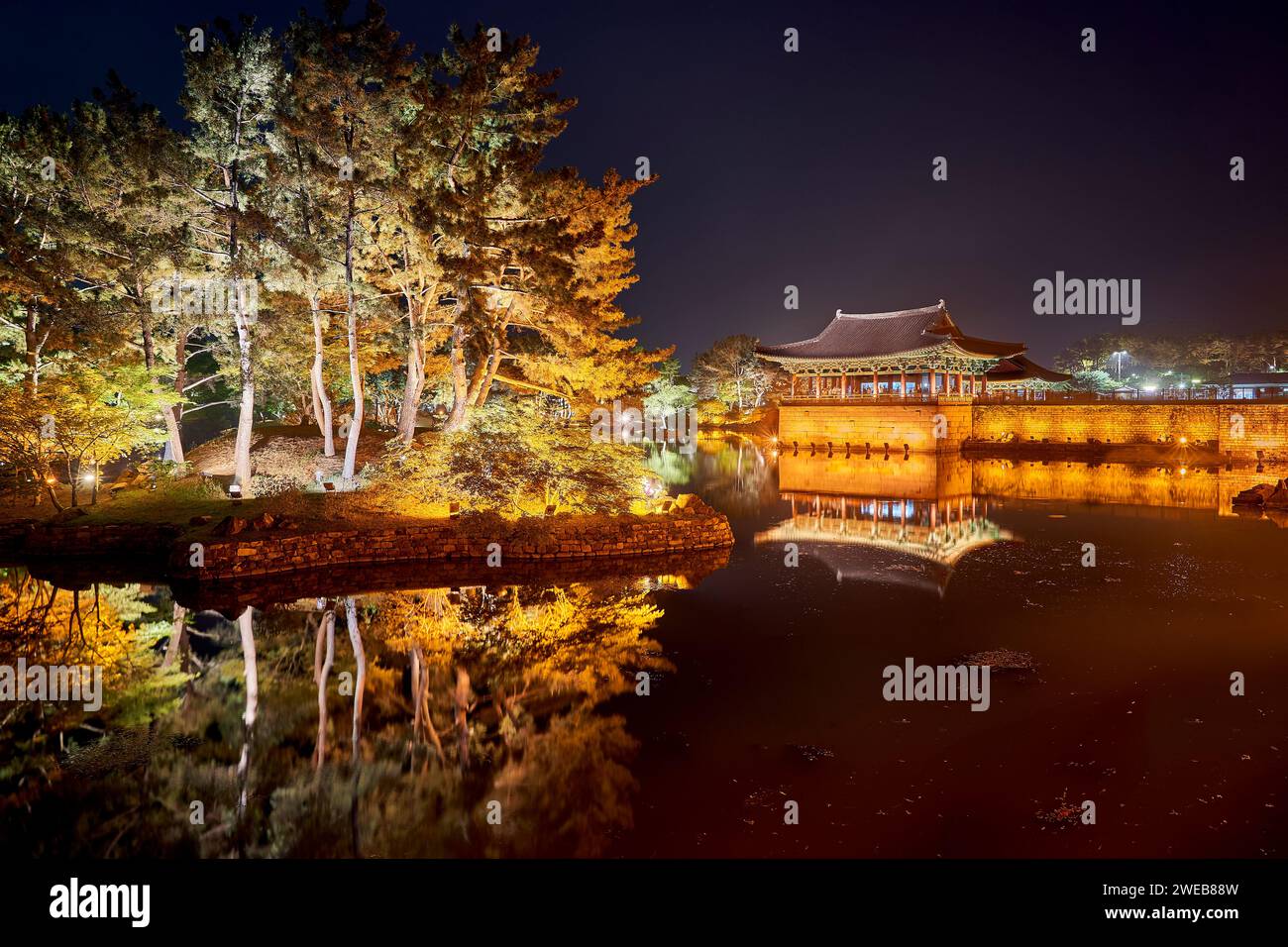 Donggung Palace and Wolji Pond Stock Photo - Alamy