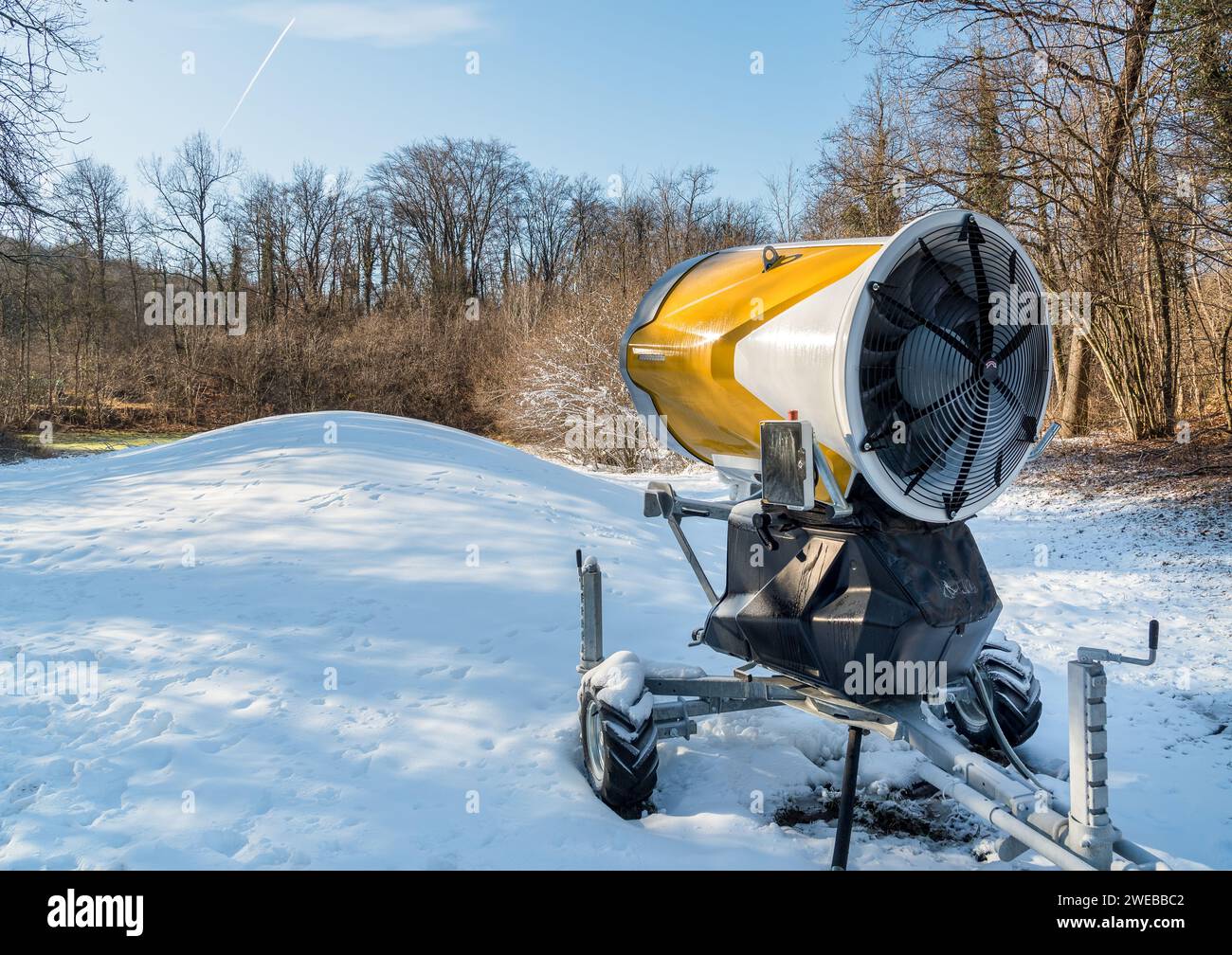 Snow cannon for producing artificial snow for ski slopes. Artificial ...