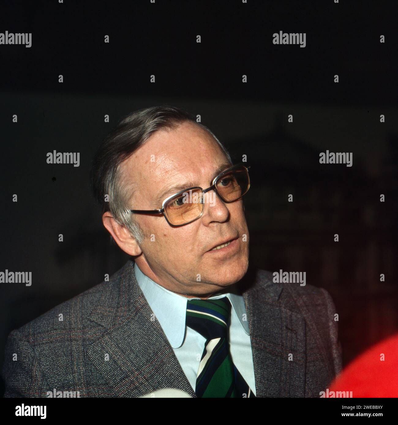 Wilfried Scheib, österreichischer Fernseh-Pionier, bei einem Interview ...