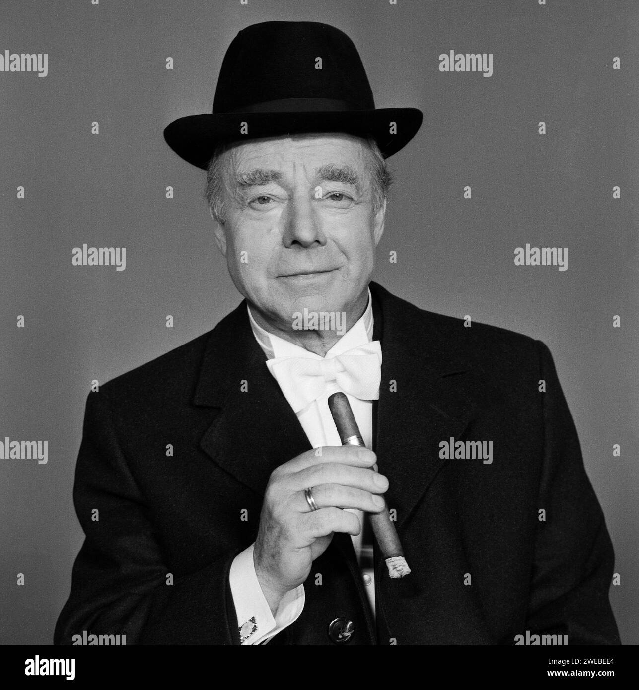 Cutaway frack hi-res stock photography and images - Alamy