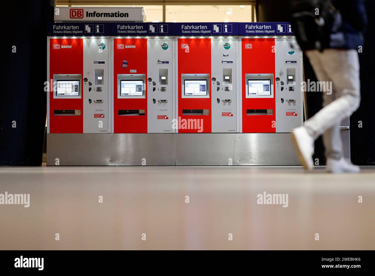 Deutsche bahn ticket machines hi-res stock photography and images - Alamy