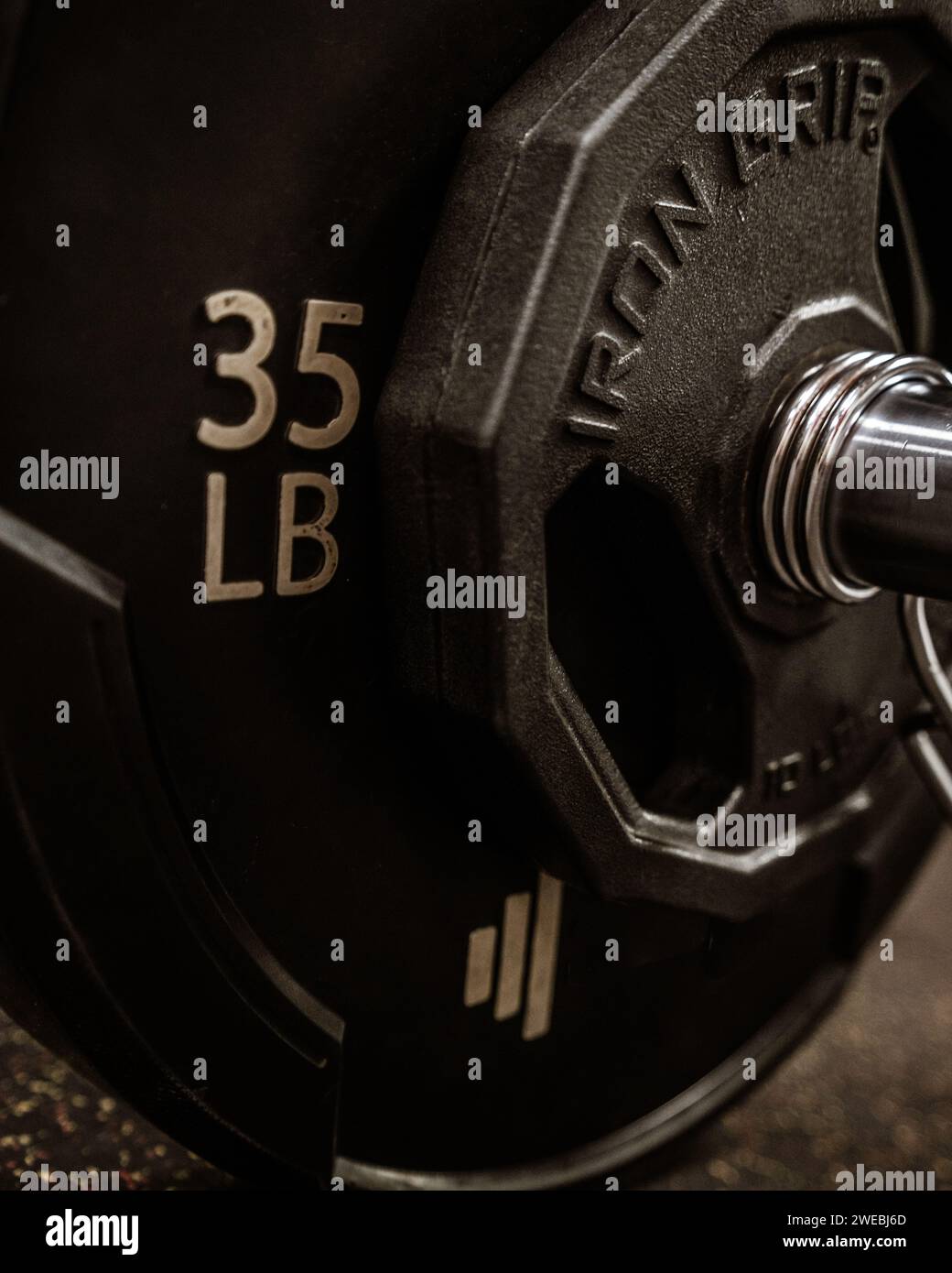 Close up of a 35 pound weight on a barbell at the gym Stock Photo - Alamy