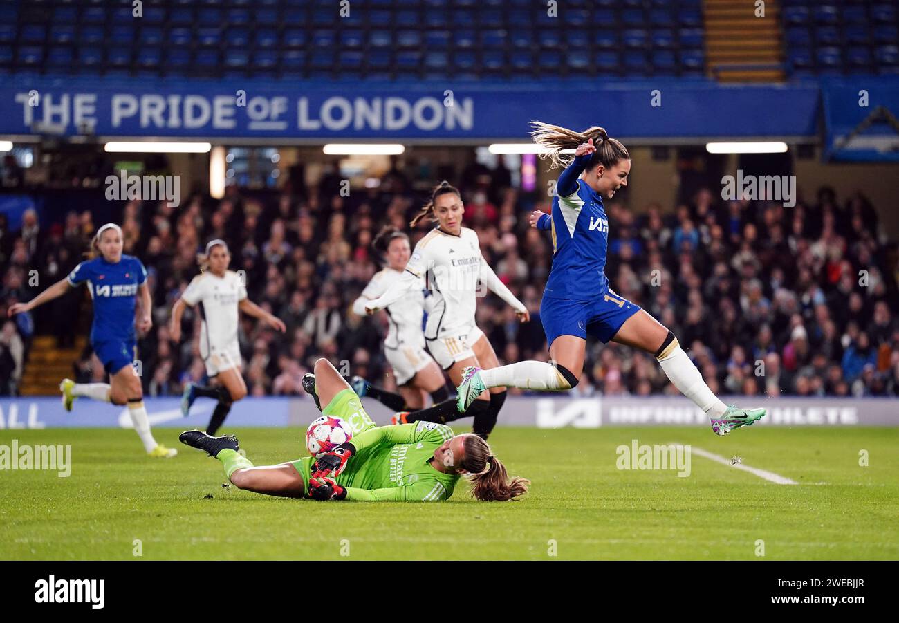 Real Madrid Goalkeeper Mylene Chavas Saves At The Feet Of Chelseas Johanna Rytting Kaneryd