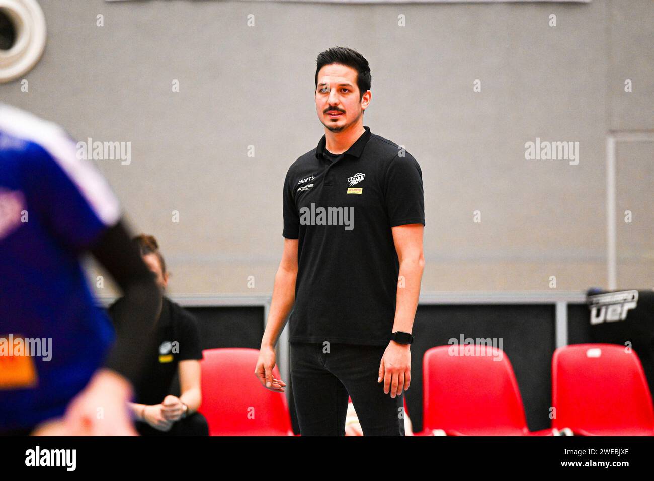 Dresden, Deutschland. 24th Jan, 2024. Tigin Yaglioglu (Cheftrainer VC ...