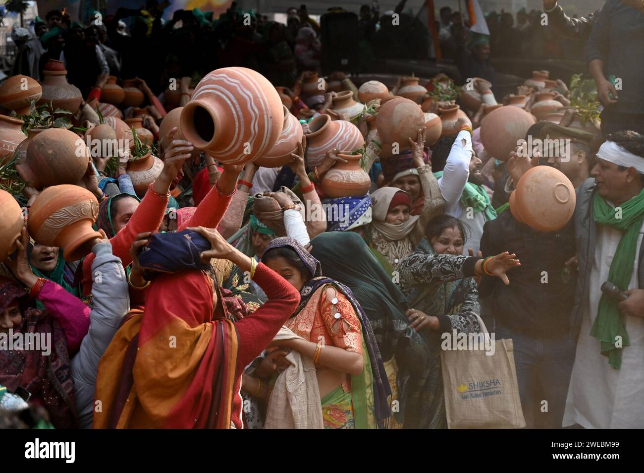 Noida, India. 24th Jan, 2024. NOIDA, INDIA - JANUARY 24: Hundreds of ...