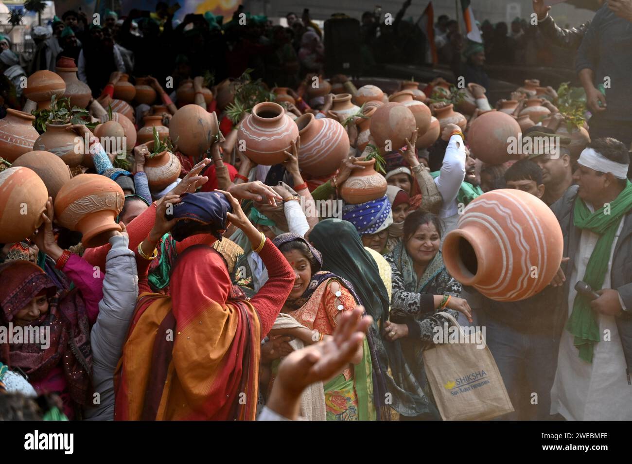 Noida, India. 24th Jan, 2024. NOIDA, INDIA - JANUARY 24: Hundreds of ...