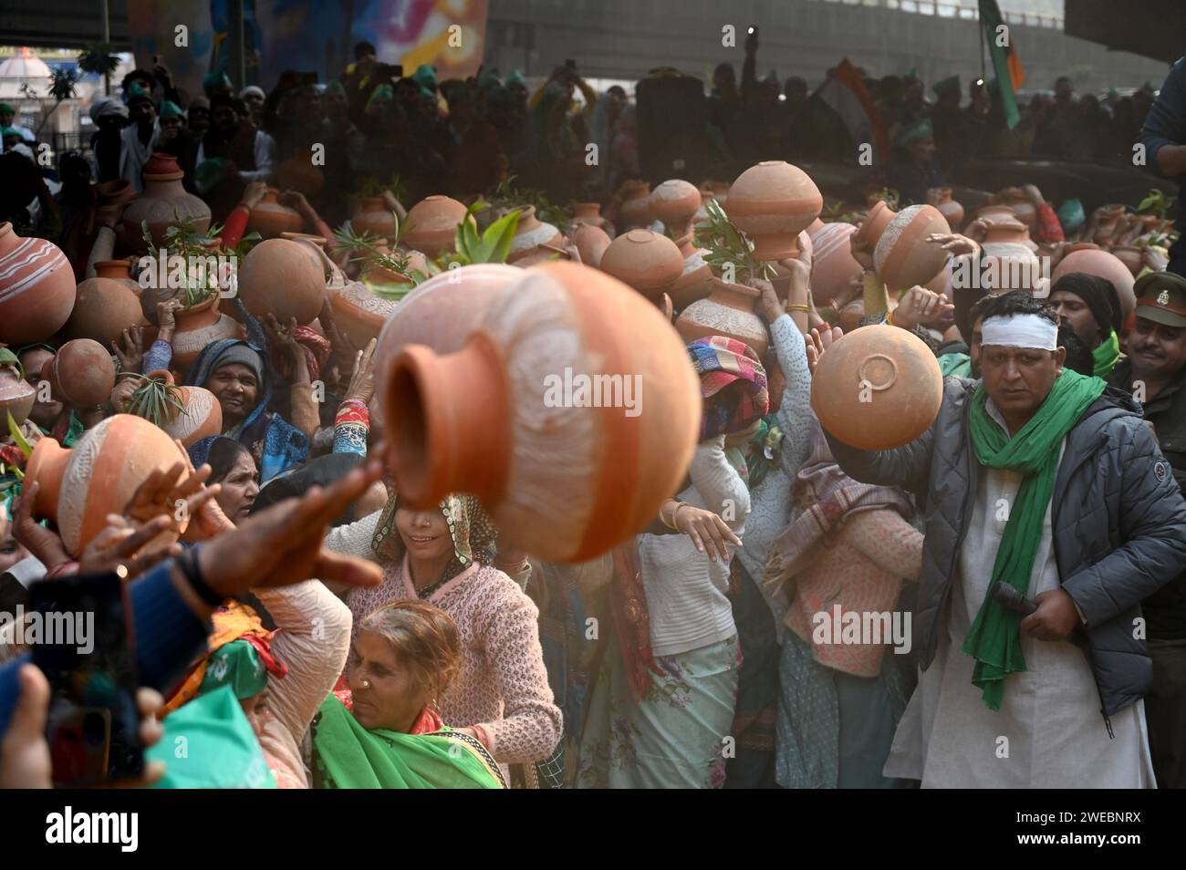 Noida, India. 24th Jan, 2024. NOIDA, INDIA - JANUARY 24: Hundreds of ...