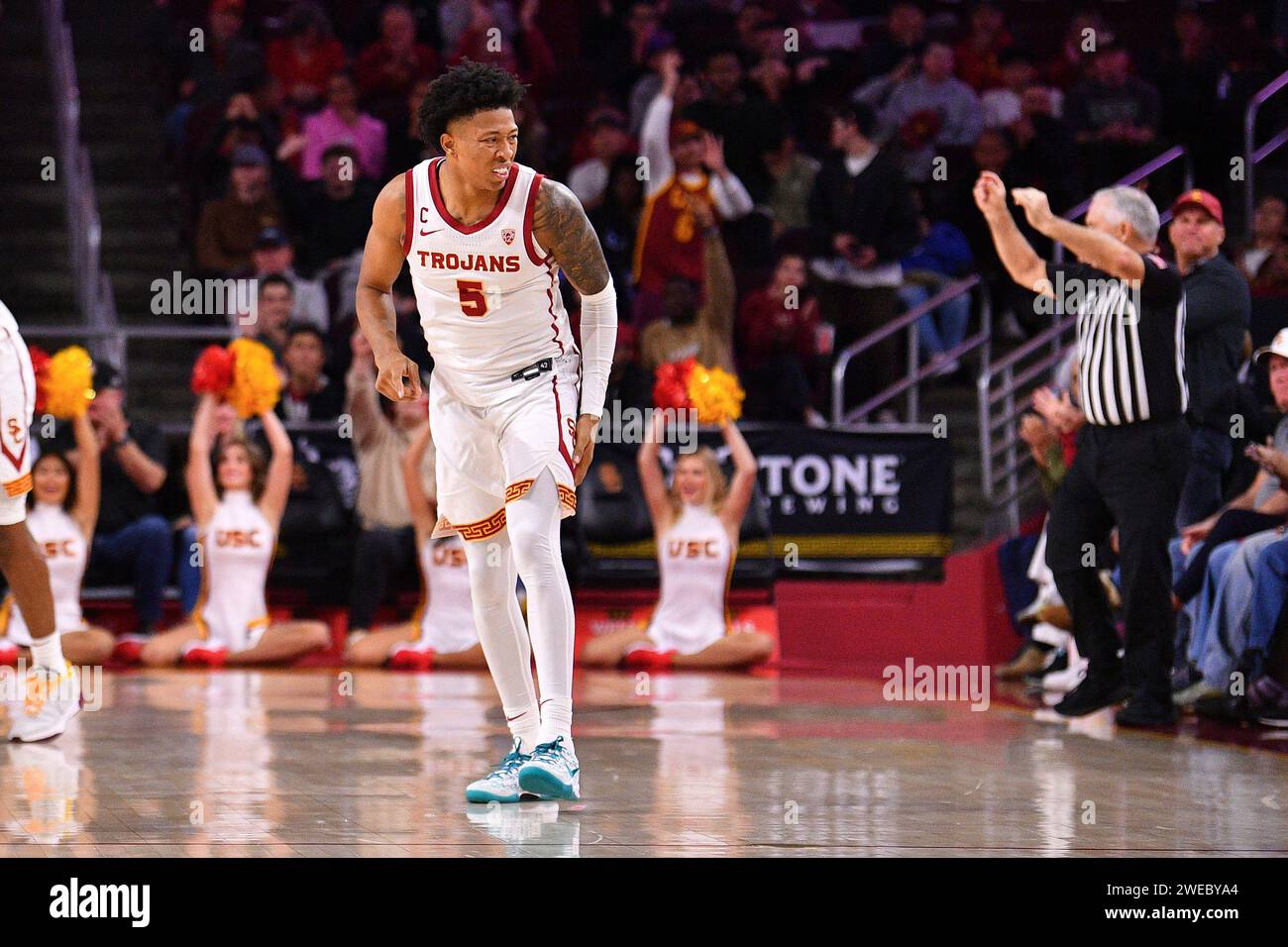 LOS ANGELES, CA - JANUARY 10: USC Trojans guard Boogie Ellis (5) holds ...