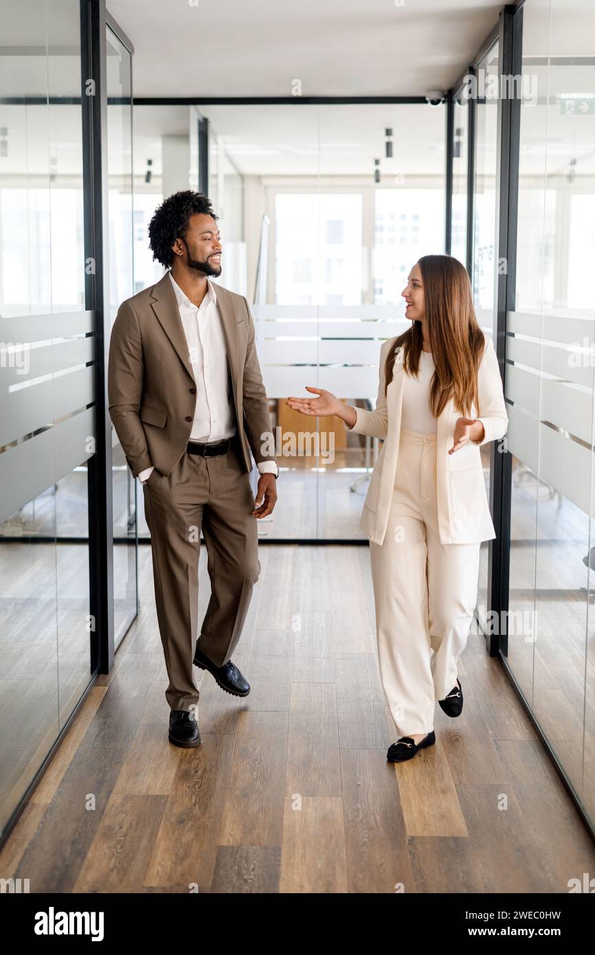 Dialogue exchange highlighting hi-res stock photography and images - Alamy