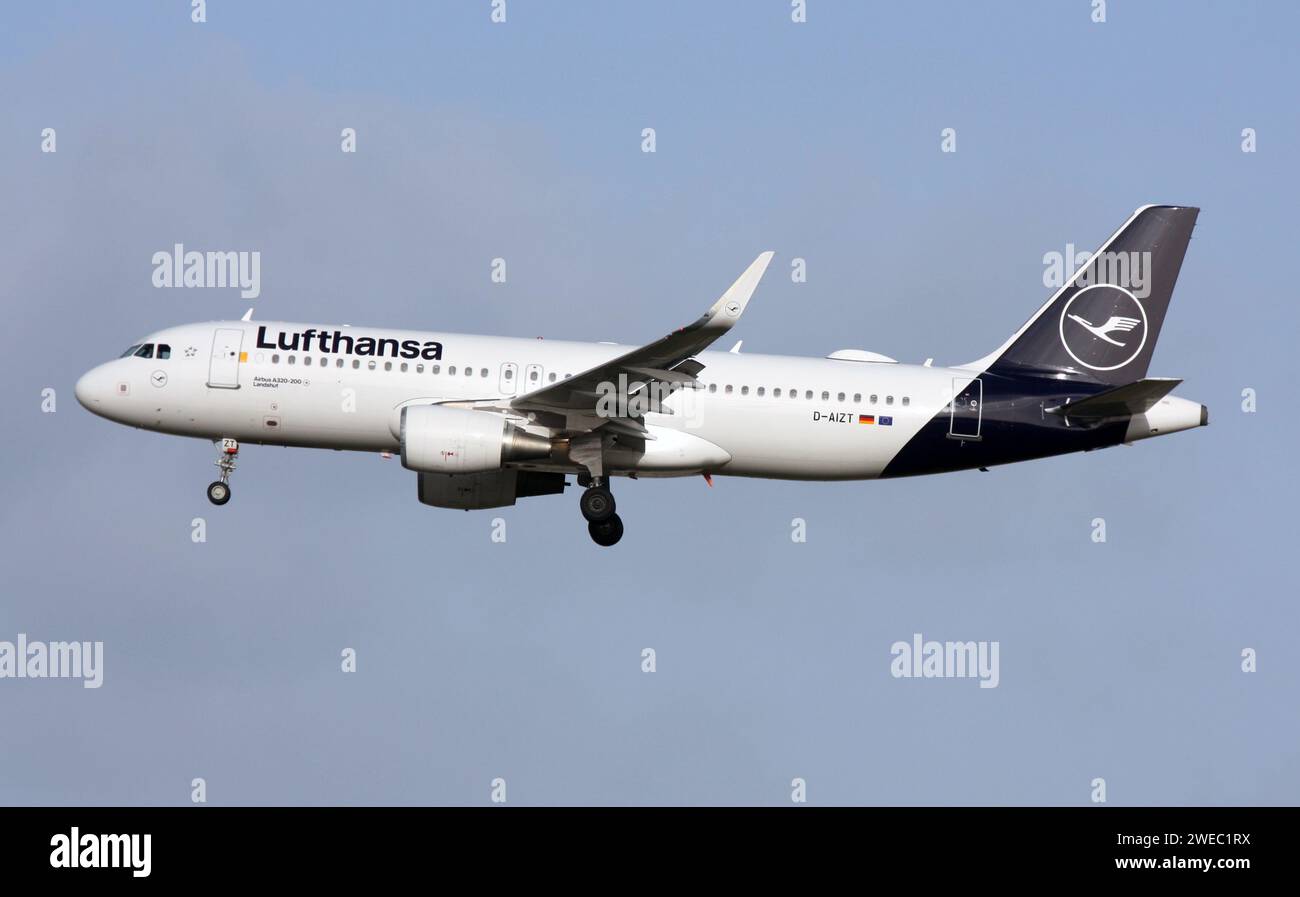 An Airbus A320 of Lufthansa approaching London Gatwick Airport Stock ...