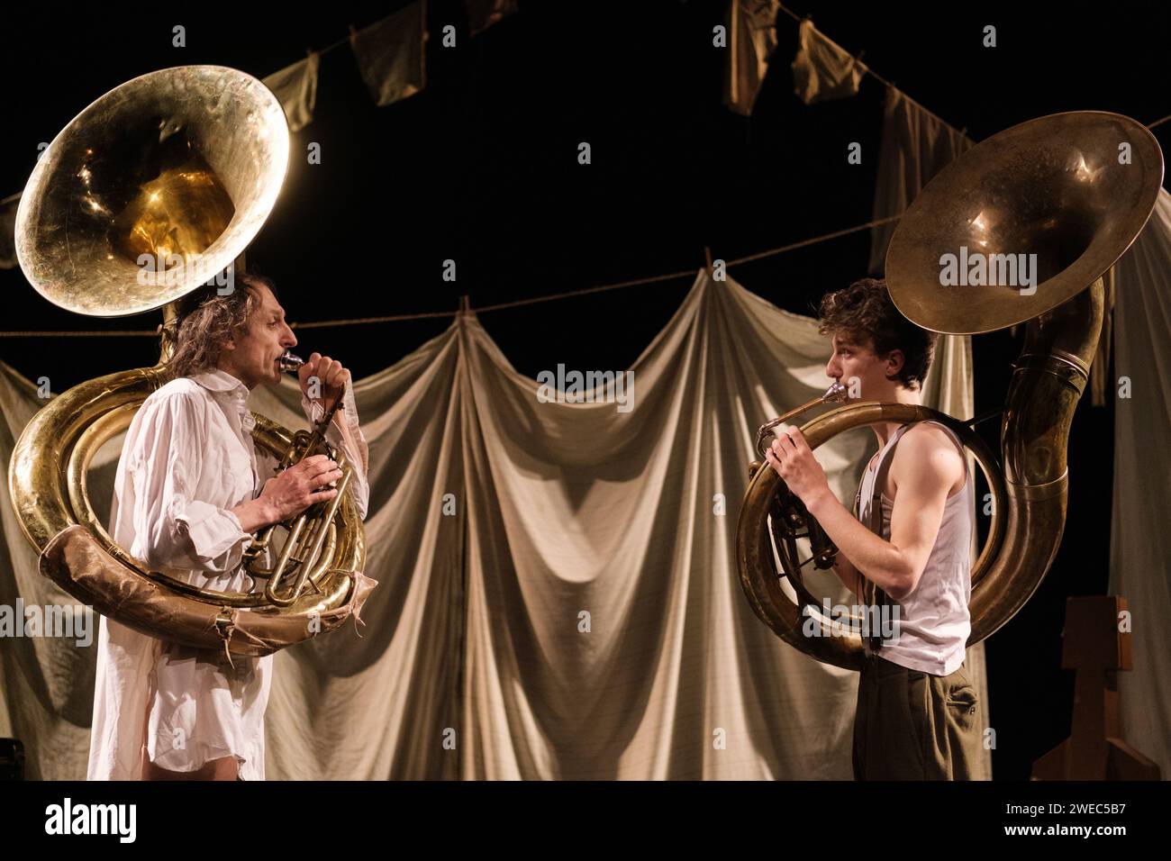 Madrid, Spain. 24th Jan, 2024. Circus artists Danny and Pepijn Ronaldo ...