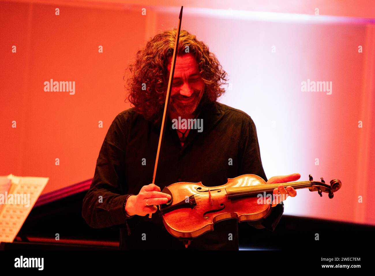 Levs violin an italian adventure hi-res stock photography and images ...