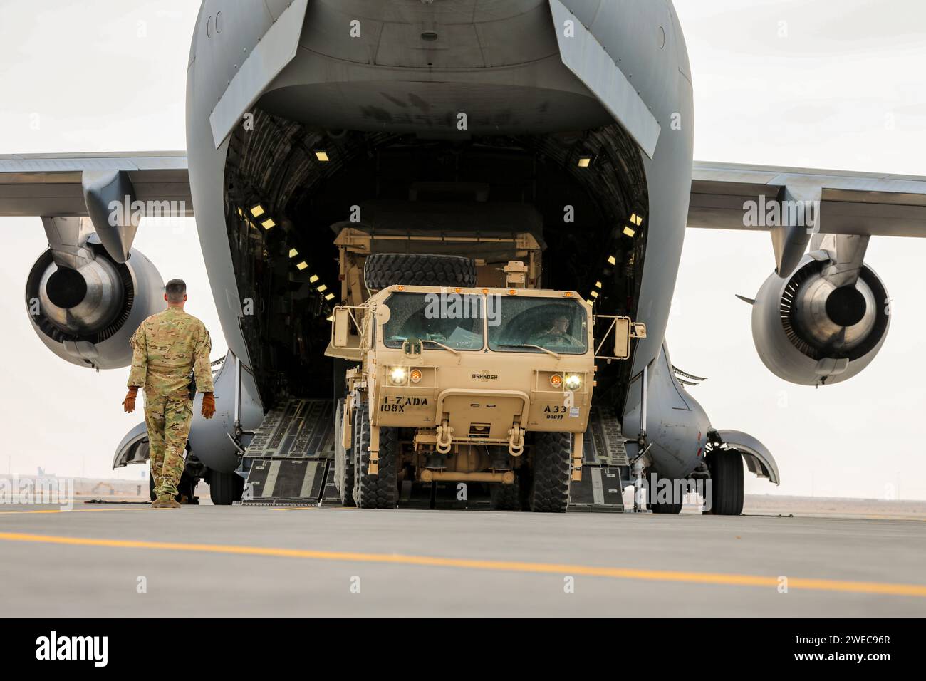 U.S. Army Soldiers from the 1st Battalion, 7th Air Defense Artillery ...