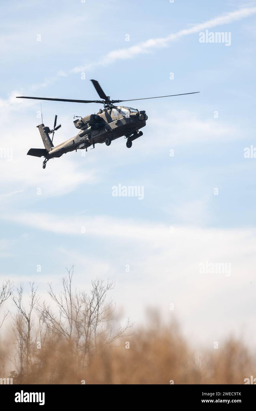 A U.S. Army AH-64E Apache helicopter comes in to land at Marine Corps ...
