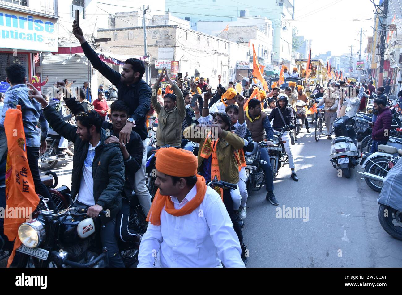 Bikaner, Rajasthan, India. 22nd Jan, 2024. Devotees of Shree Ram Laxman ...