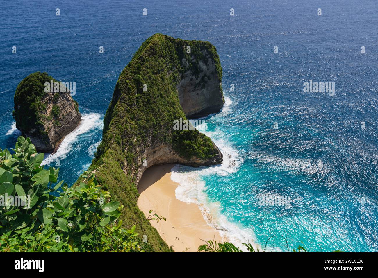 Experience the breathtaking allure of Kelingking Beach, where turquoise ...