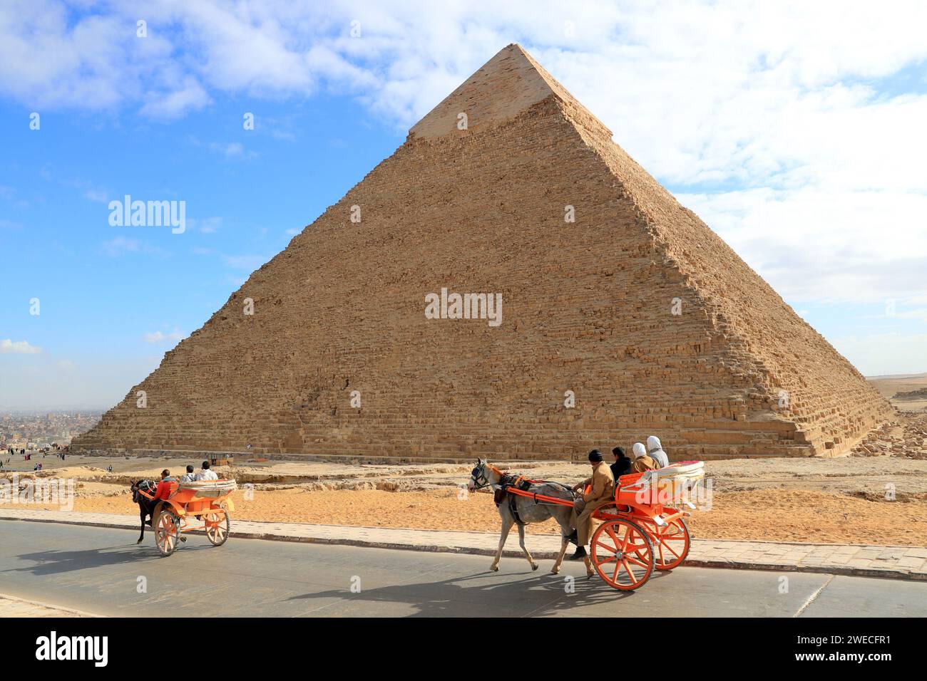 Giza, Egypt. 24th Jan, 2024. Tourists ride in carriages at the Giza ...