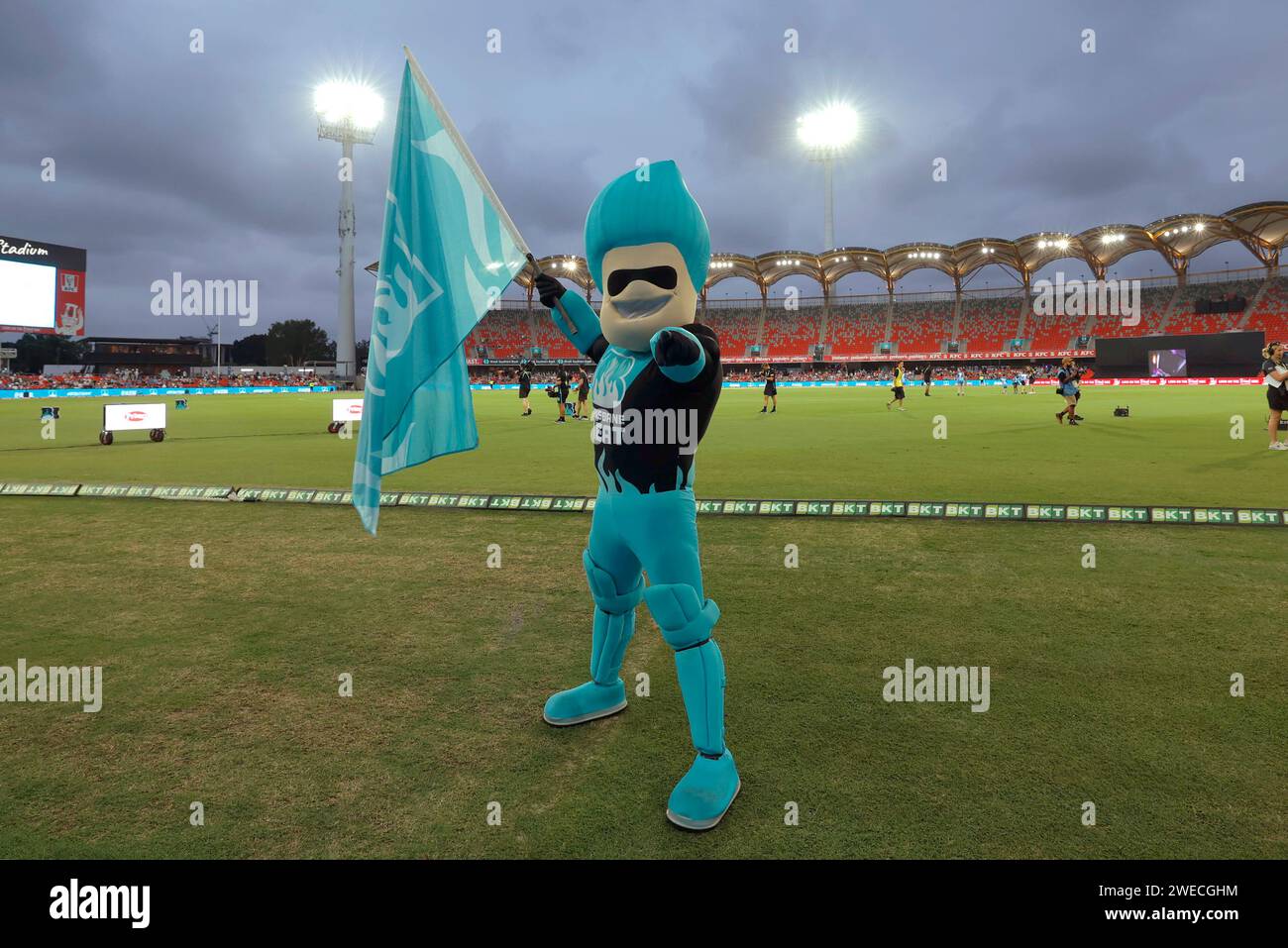 Gold Coast, Australia. 22nd Jan 2024. Brisbane Heat mascot entertains ...