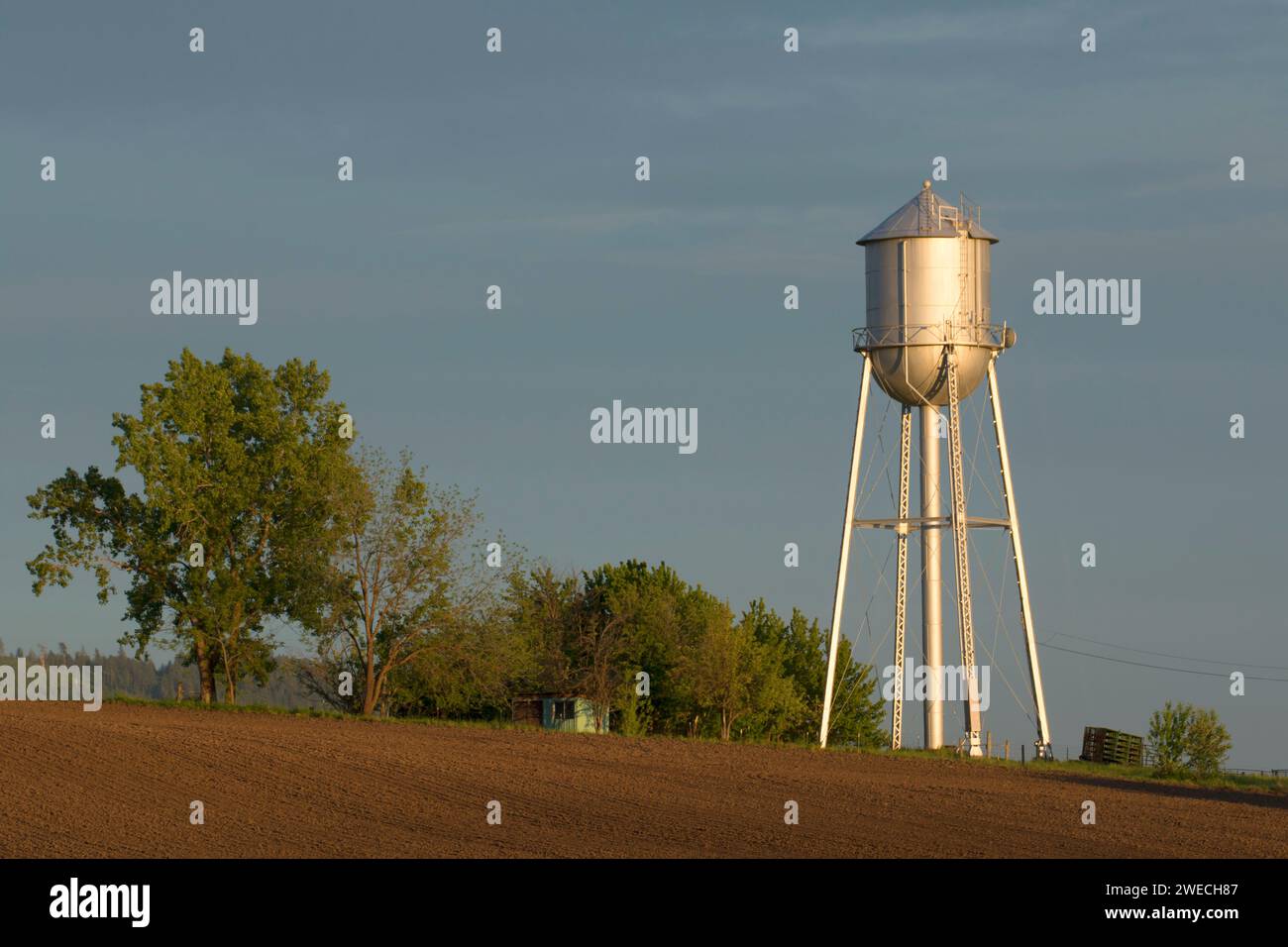 Water tower rural hi-res stock photography and images - Alamy