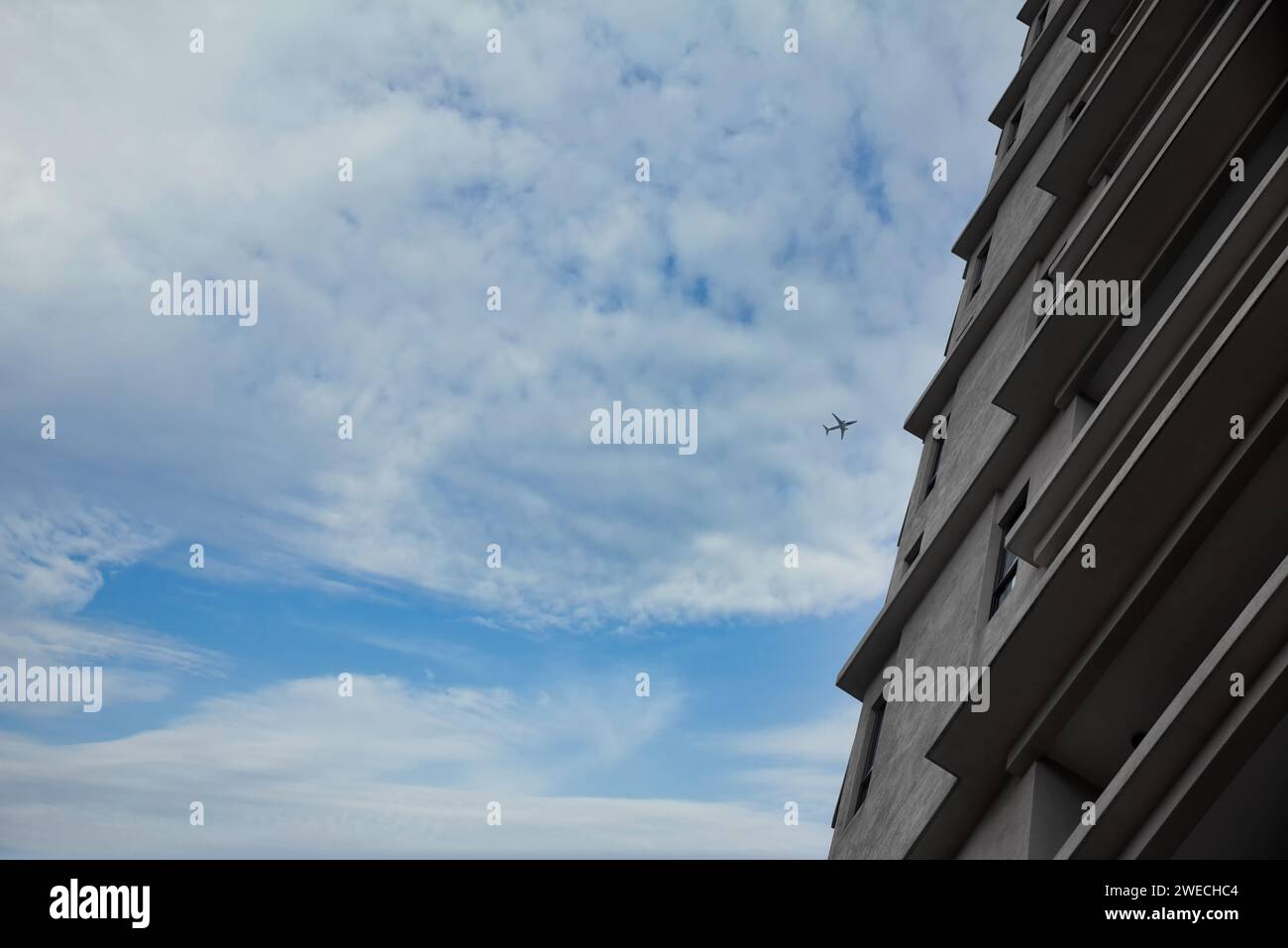 Airplane flying over residence hi-res stock photography and images - Alamy