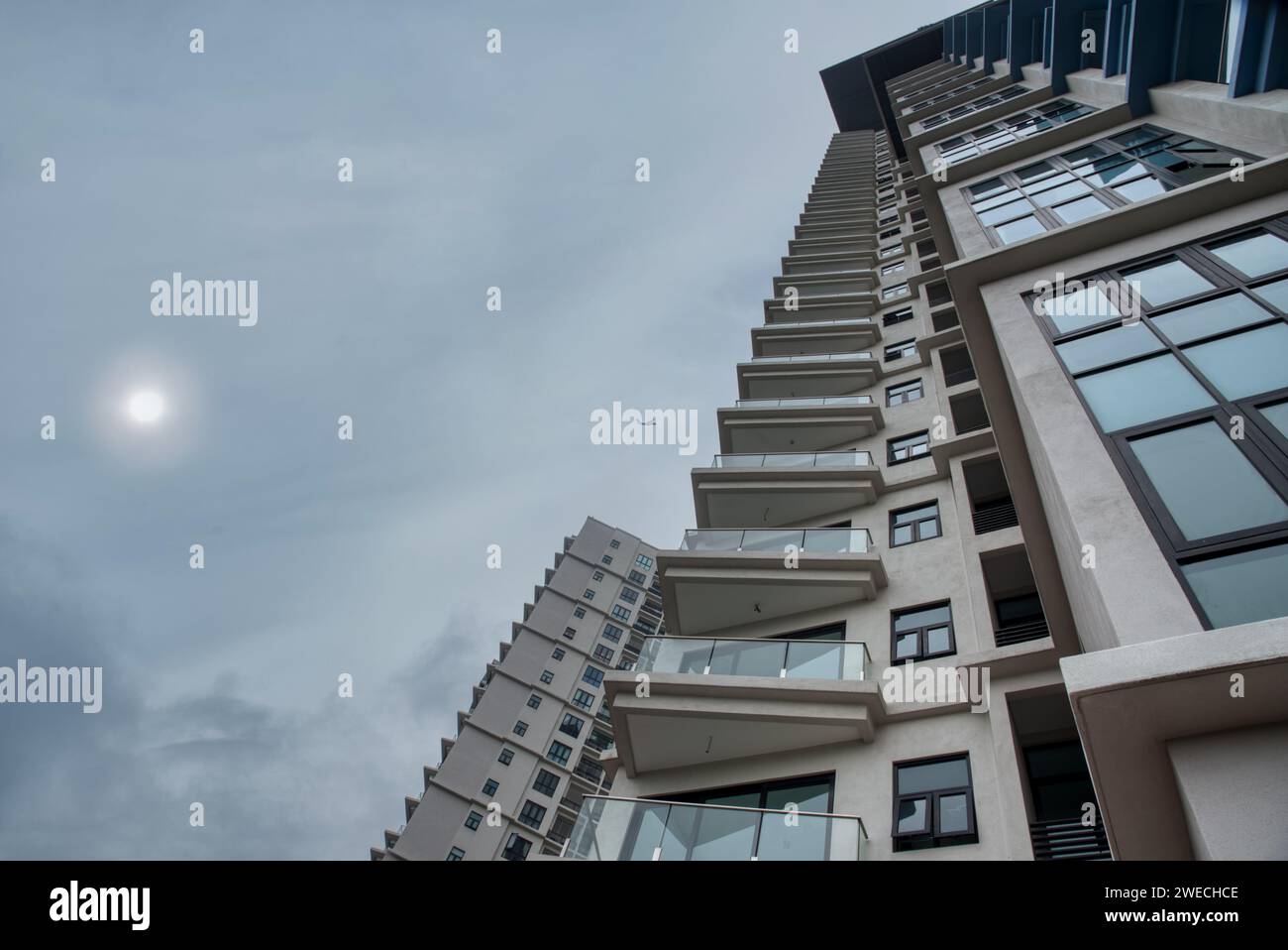 Airplane flying over residence hi-res stock photography and images - Alamy