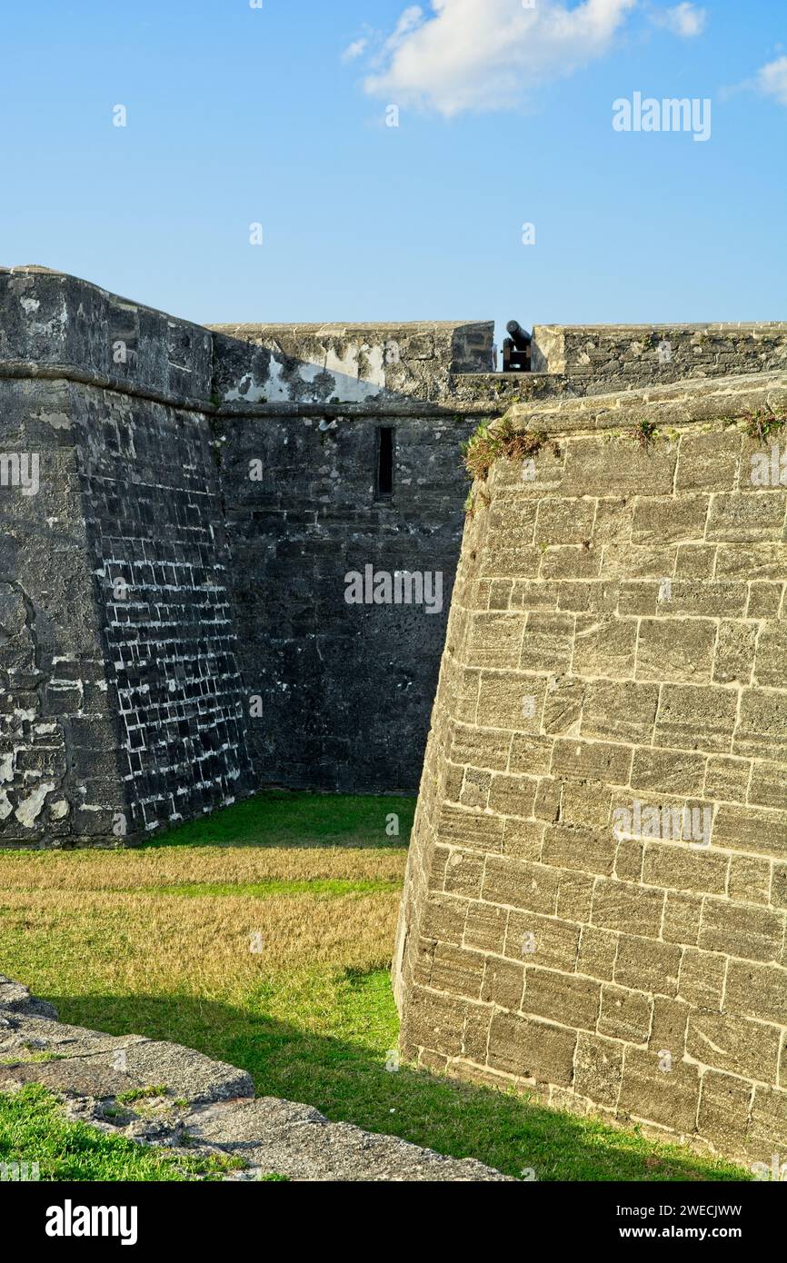 Spanish colonial canon stand on coquina stone bastion walls of Castillo ...