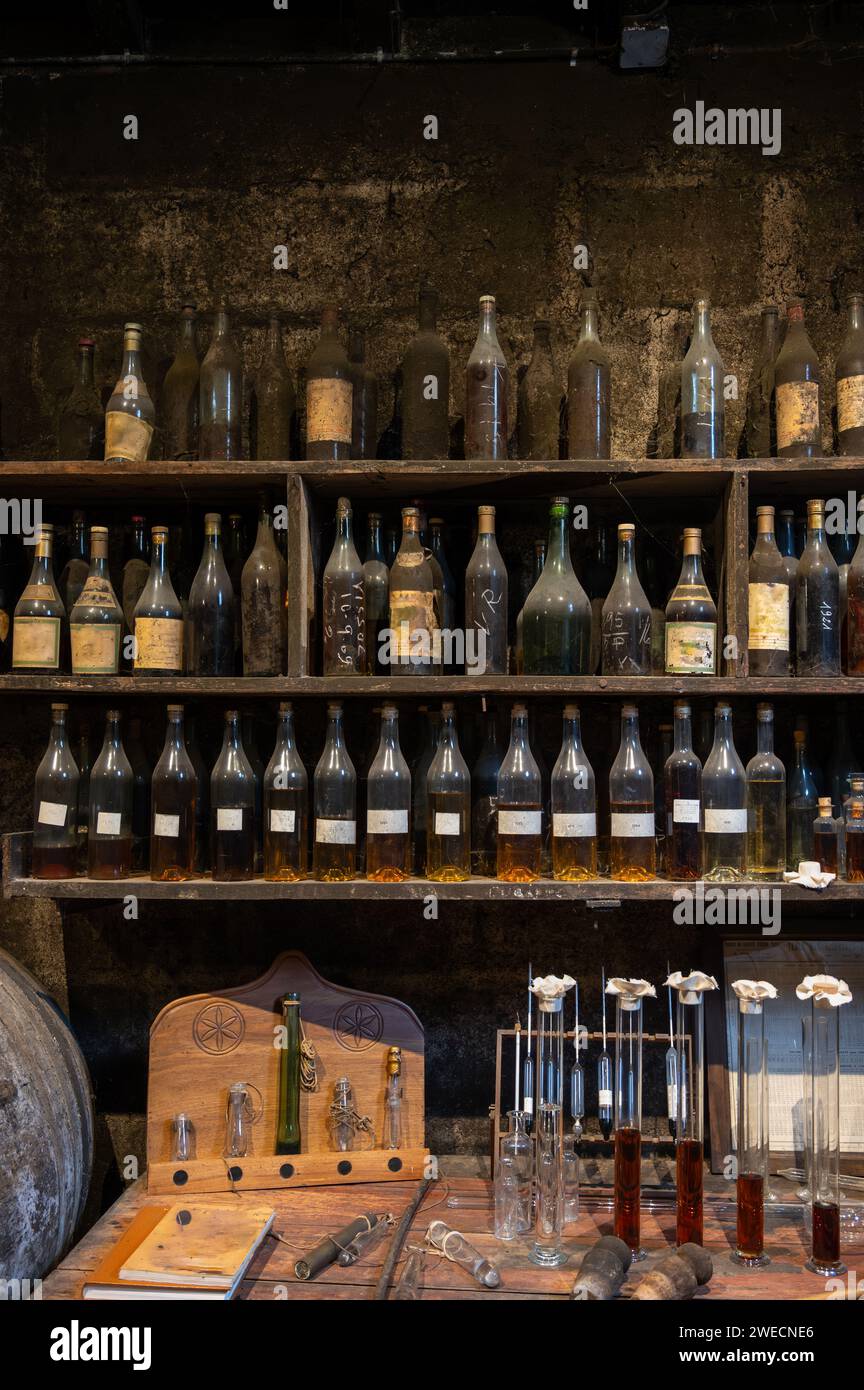 Champagne blending hi-res stock photography and images - Alamy