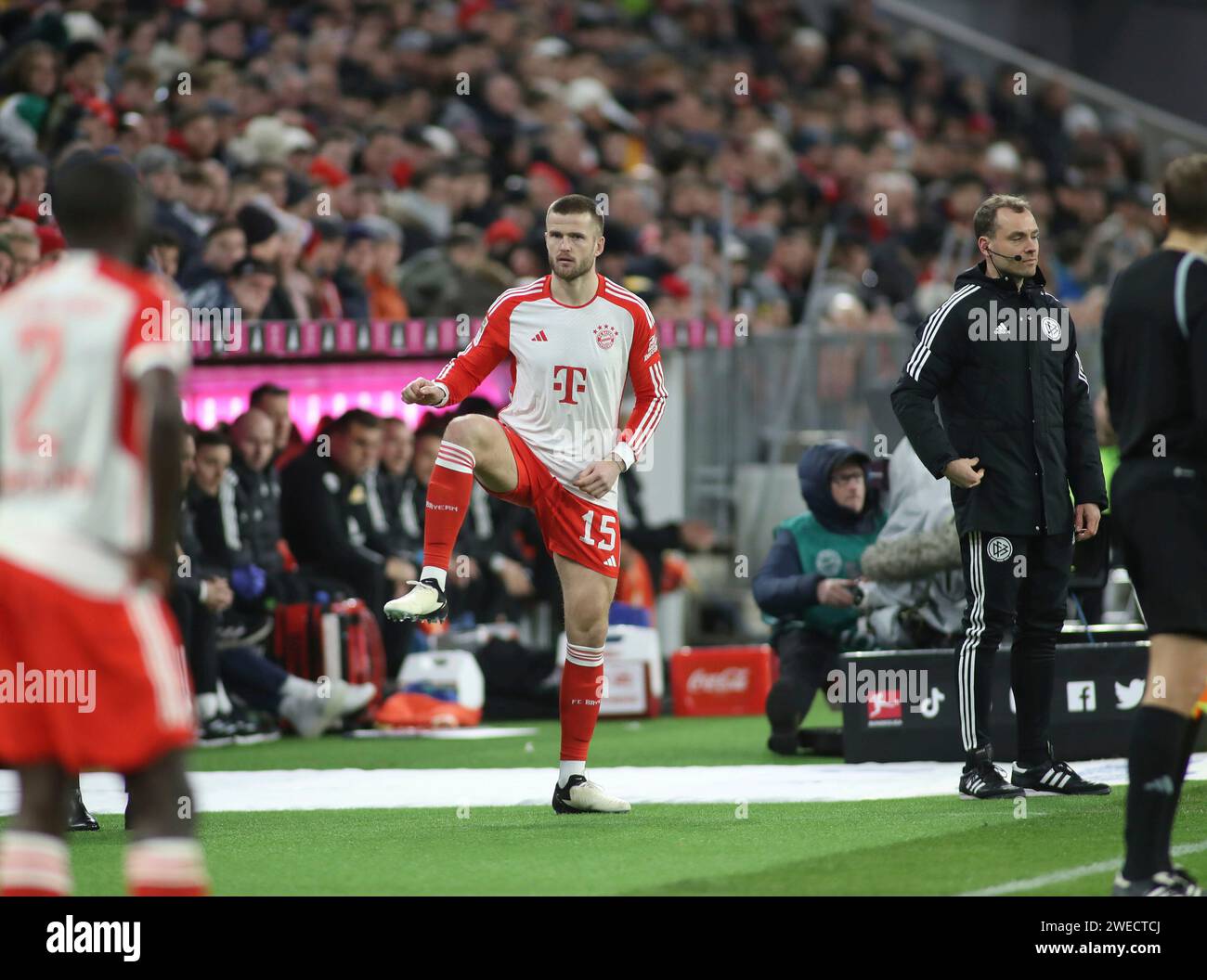 Eric dier fc bayern münchen macht sich warm hi-res stock photography ...